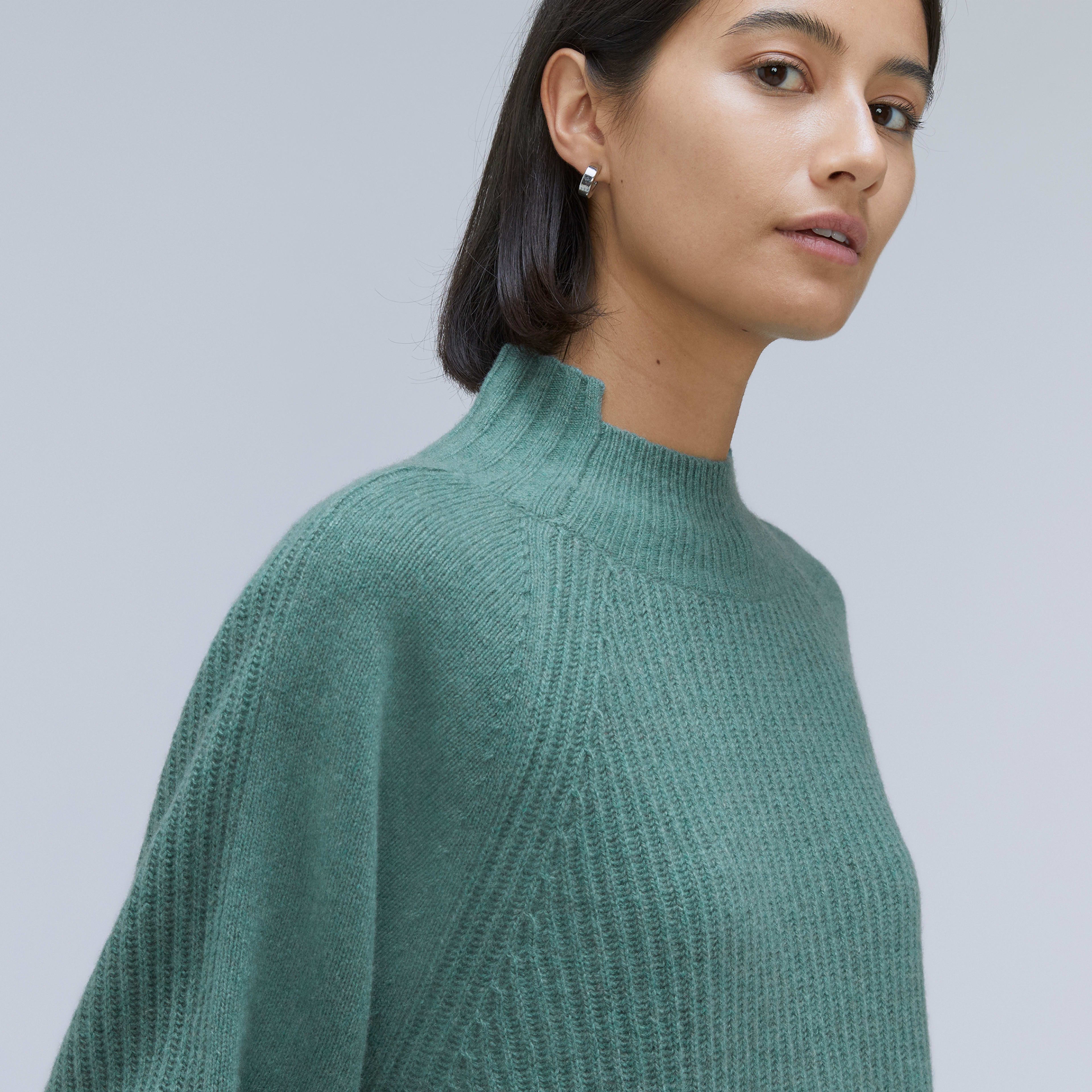 The Cashmere Ribbed Turtleneck Heathered Dusty Aqua – Everlane