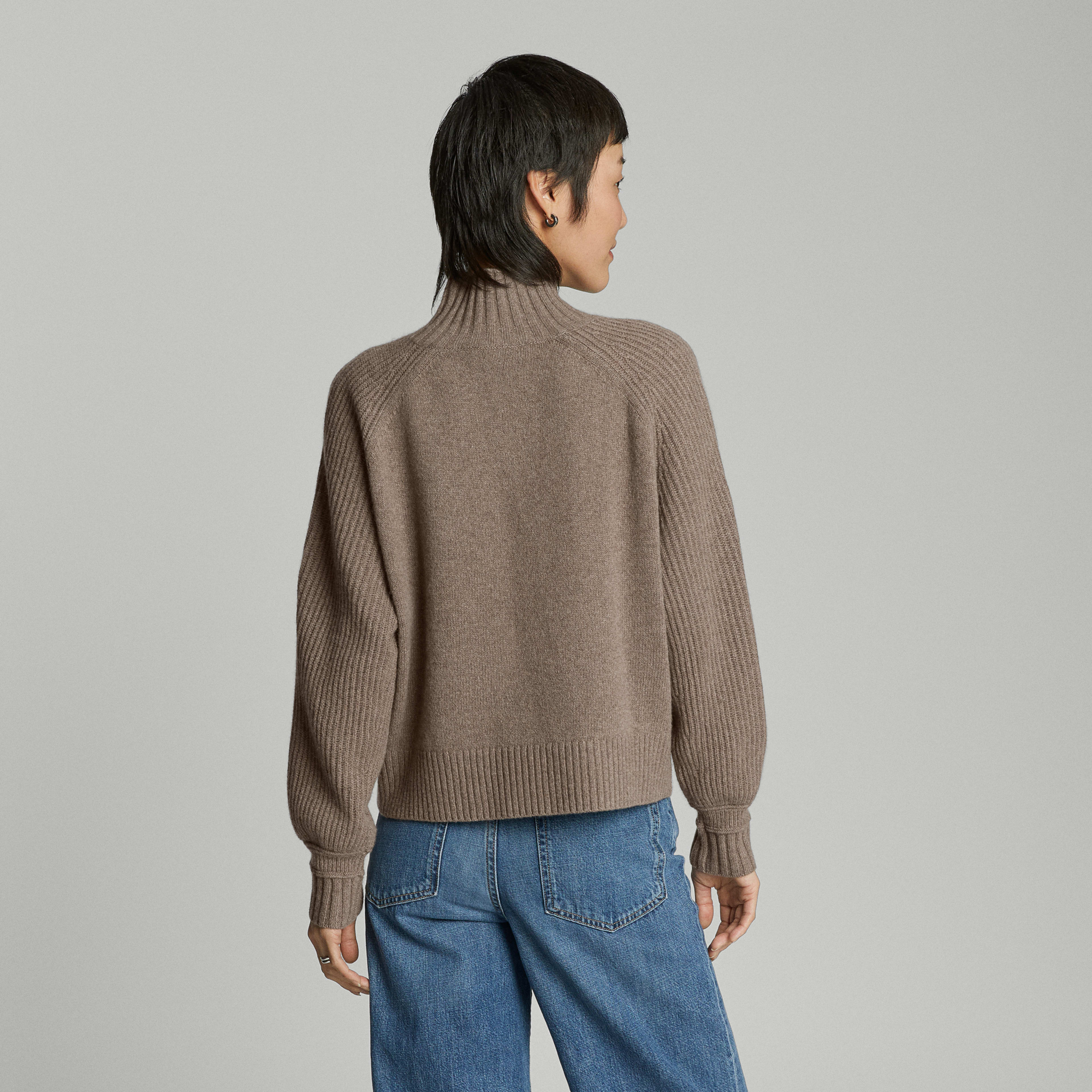 The Cashmere Ribbed Turtleneck Heathered Taupe Grey – Everlane