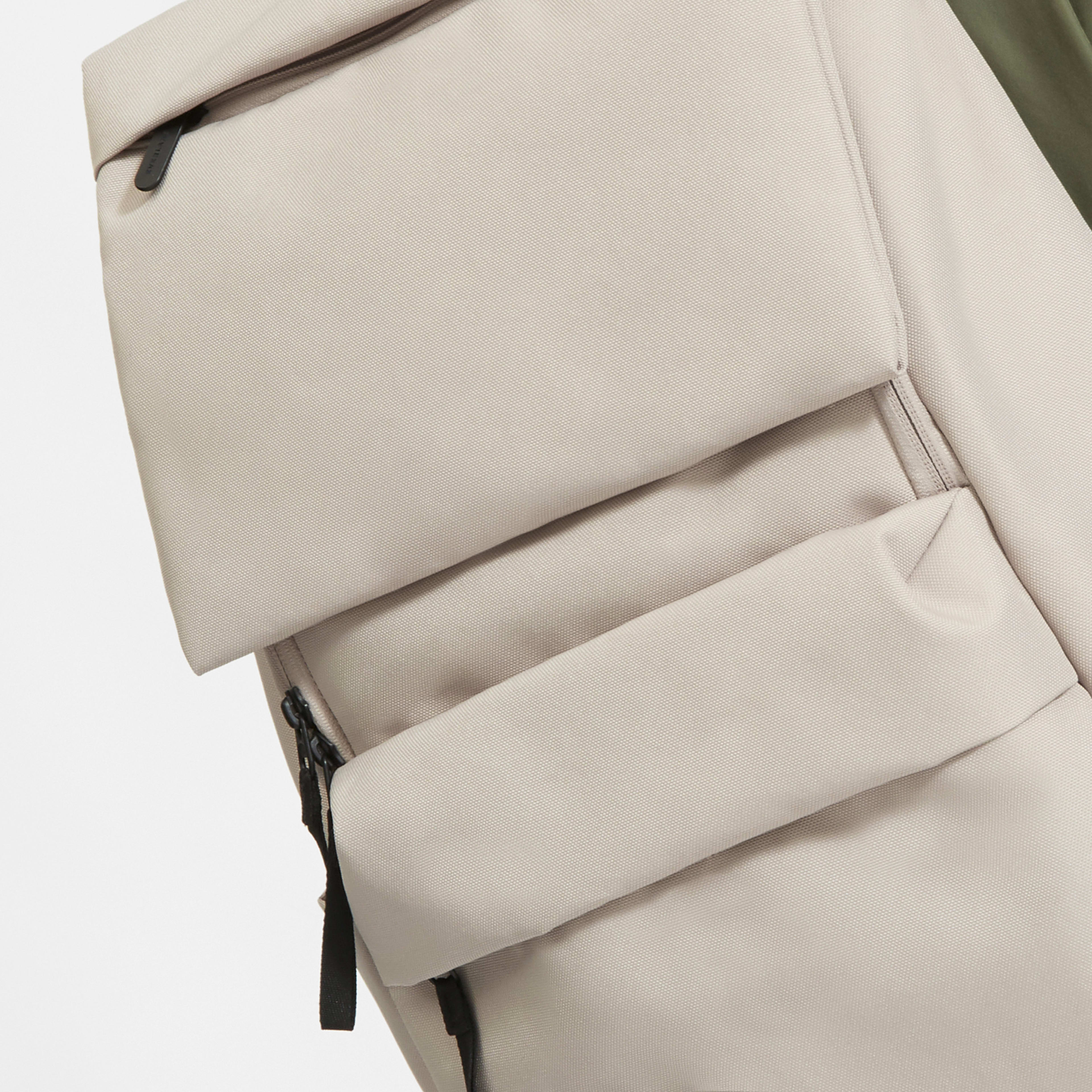 The ReNew Transit Backpack Warm Quartz – Everlane
