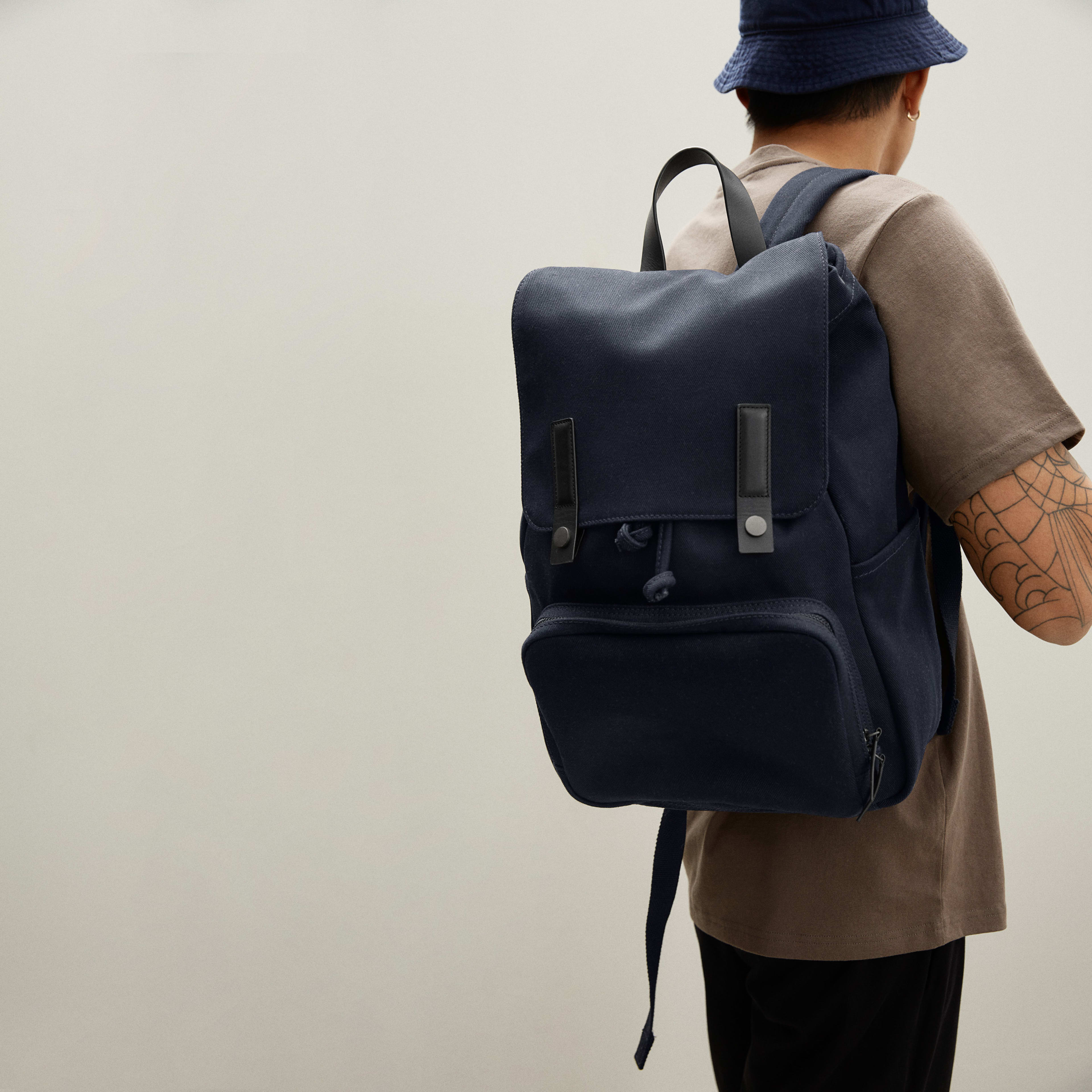 The Modern Snap Backpack Navy + Black Leather – Everlane