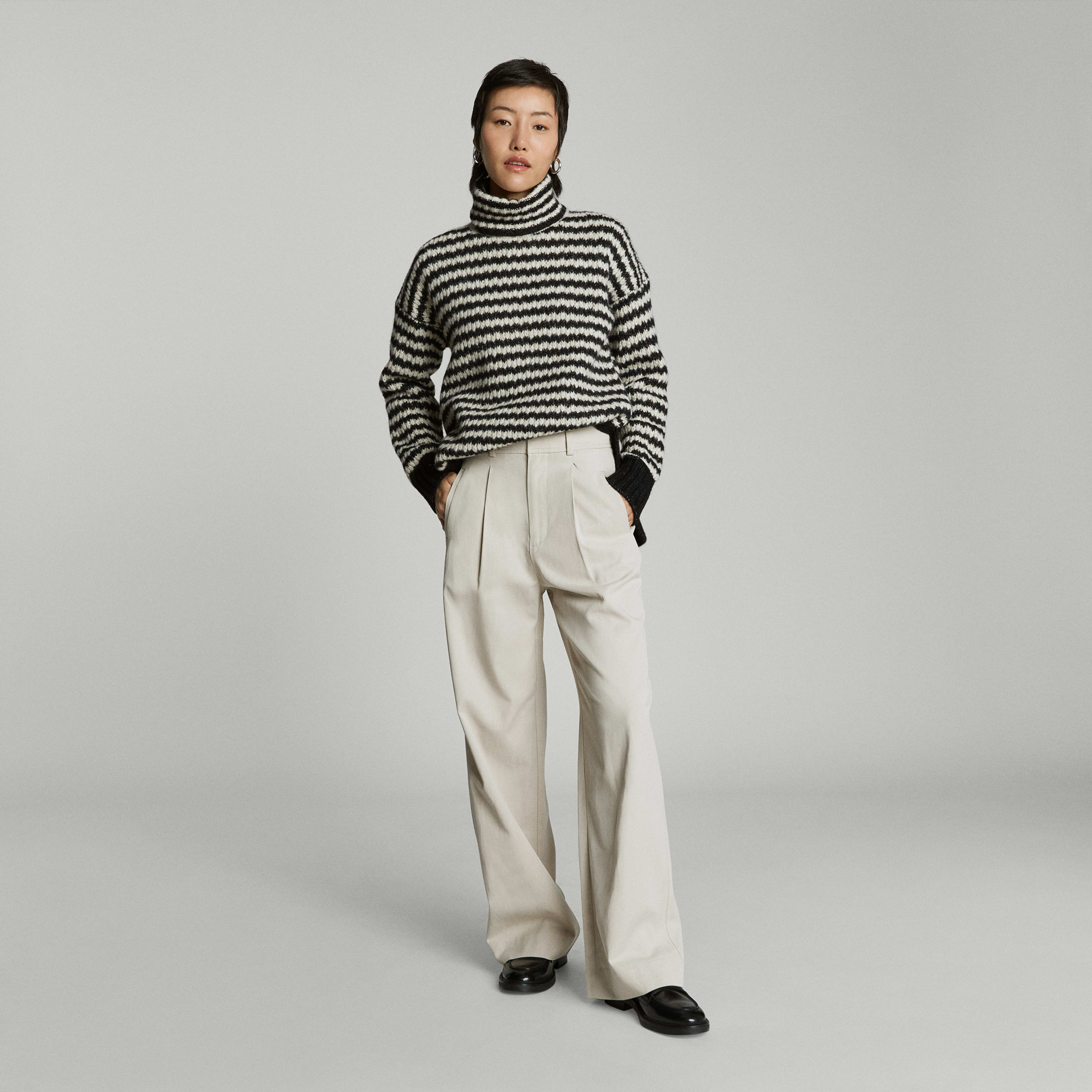 The Cloud Turtleneck Black / Oatmeal – Everlane