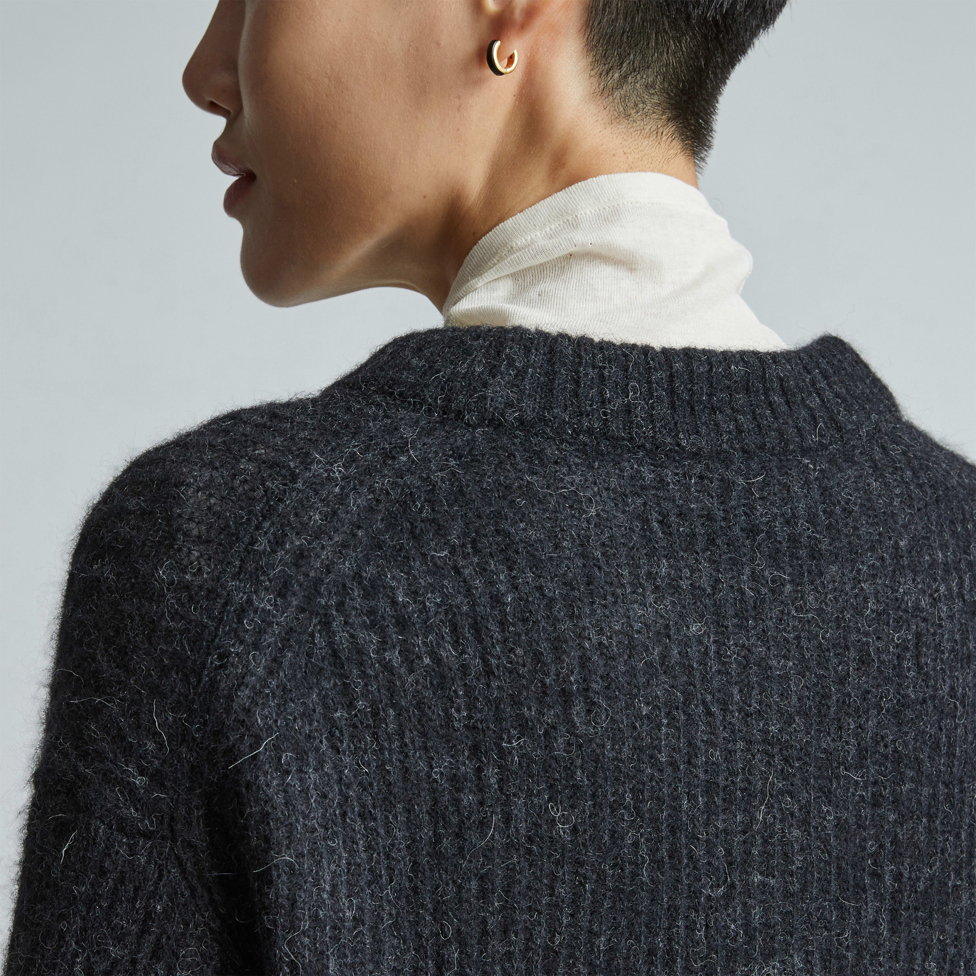 The Alpaca Crew Heathered Black – Everlane