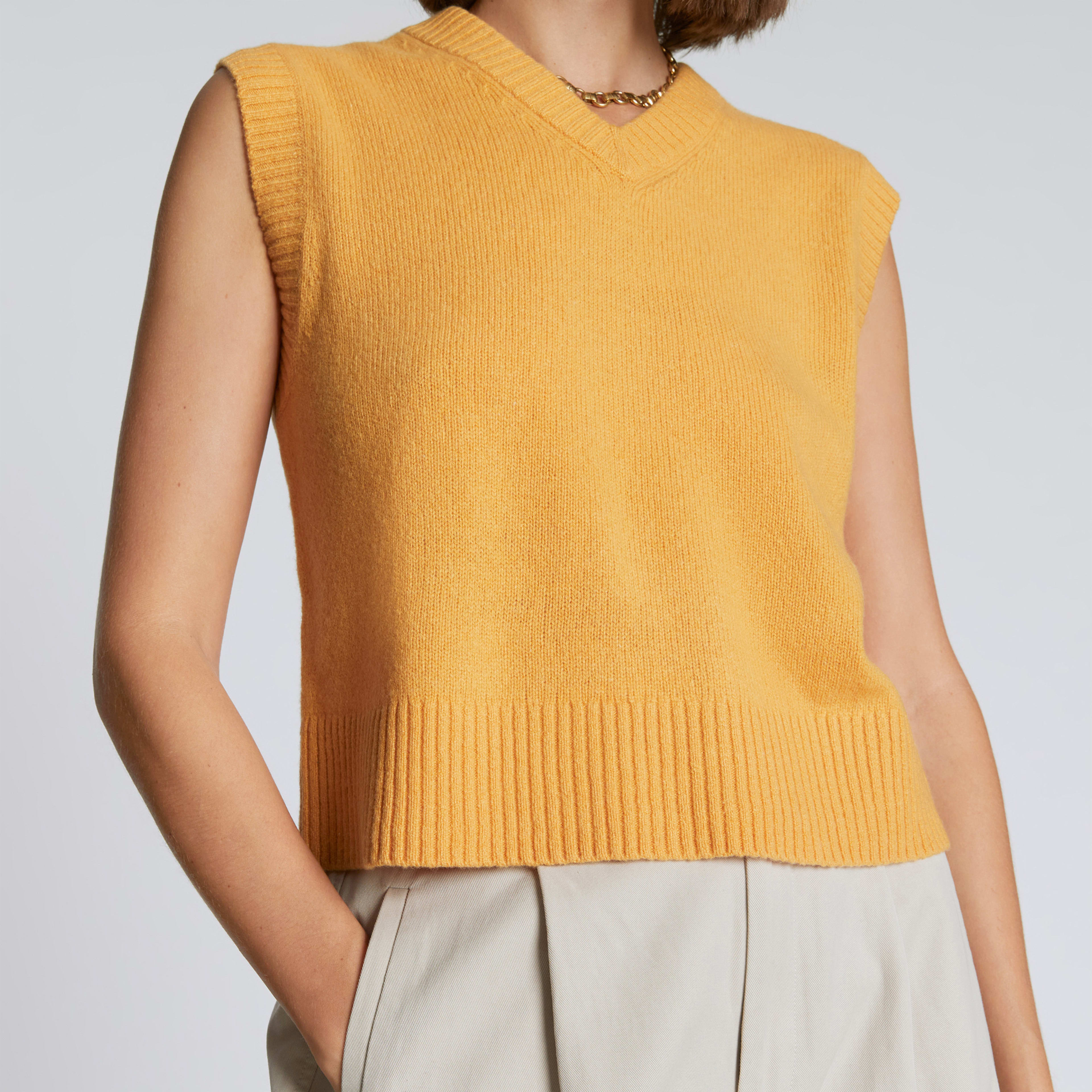 The Cashmere Vest Kumquat – Everlane