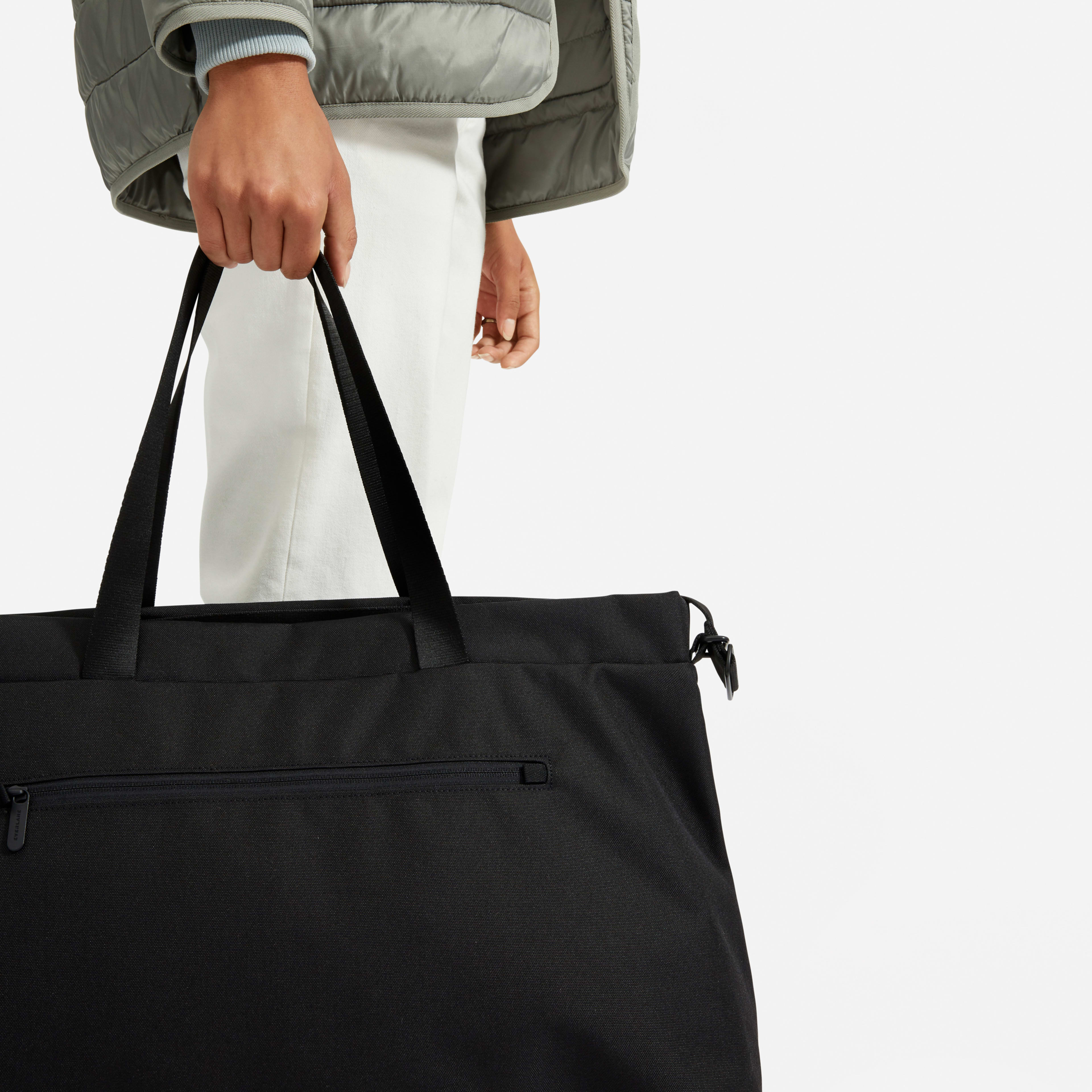 The ReNew Transit Weekender Black – Everlane