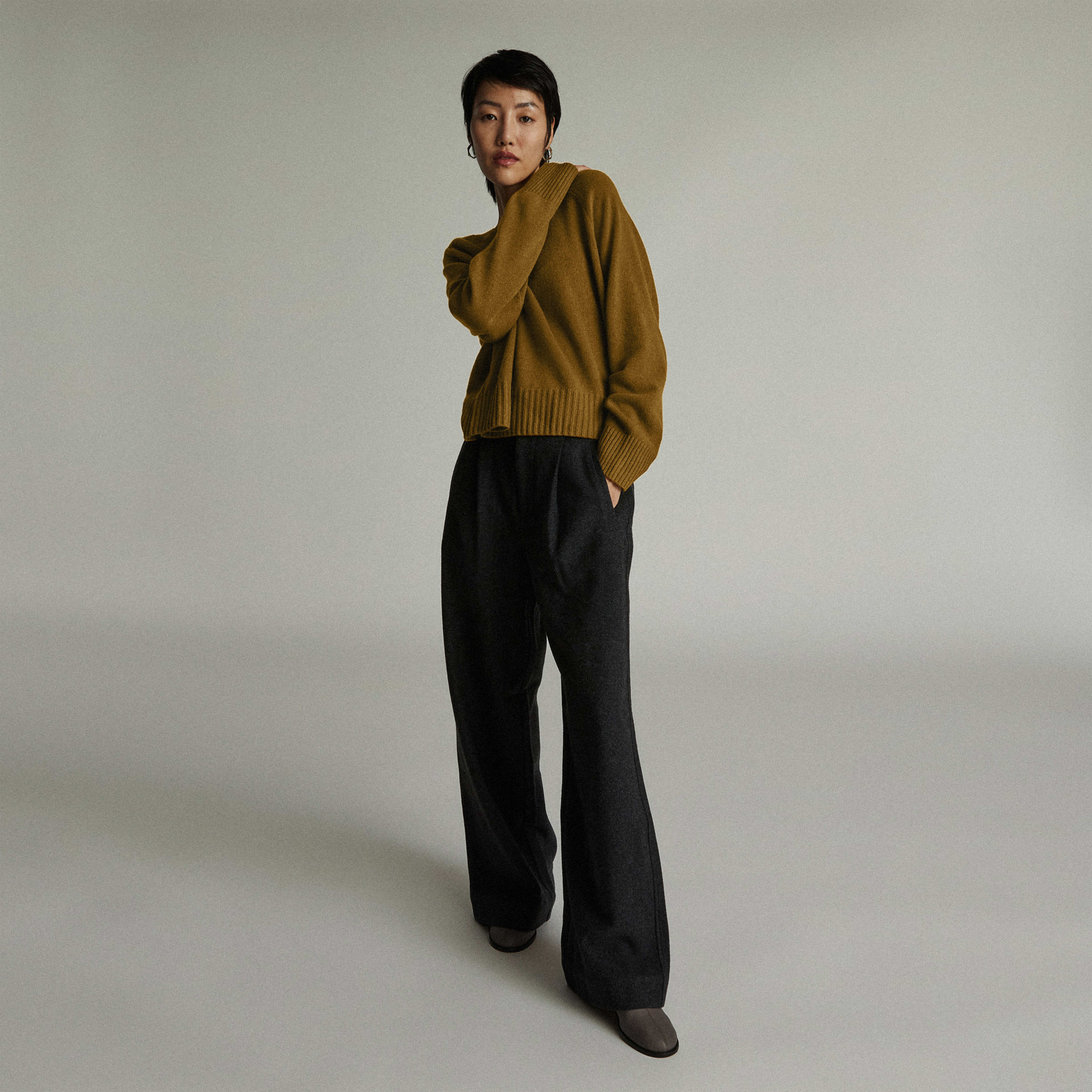 The Cashmere Boxy Crew Tapenade – Everlane