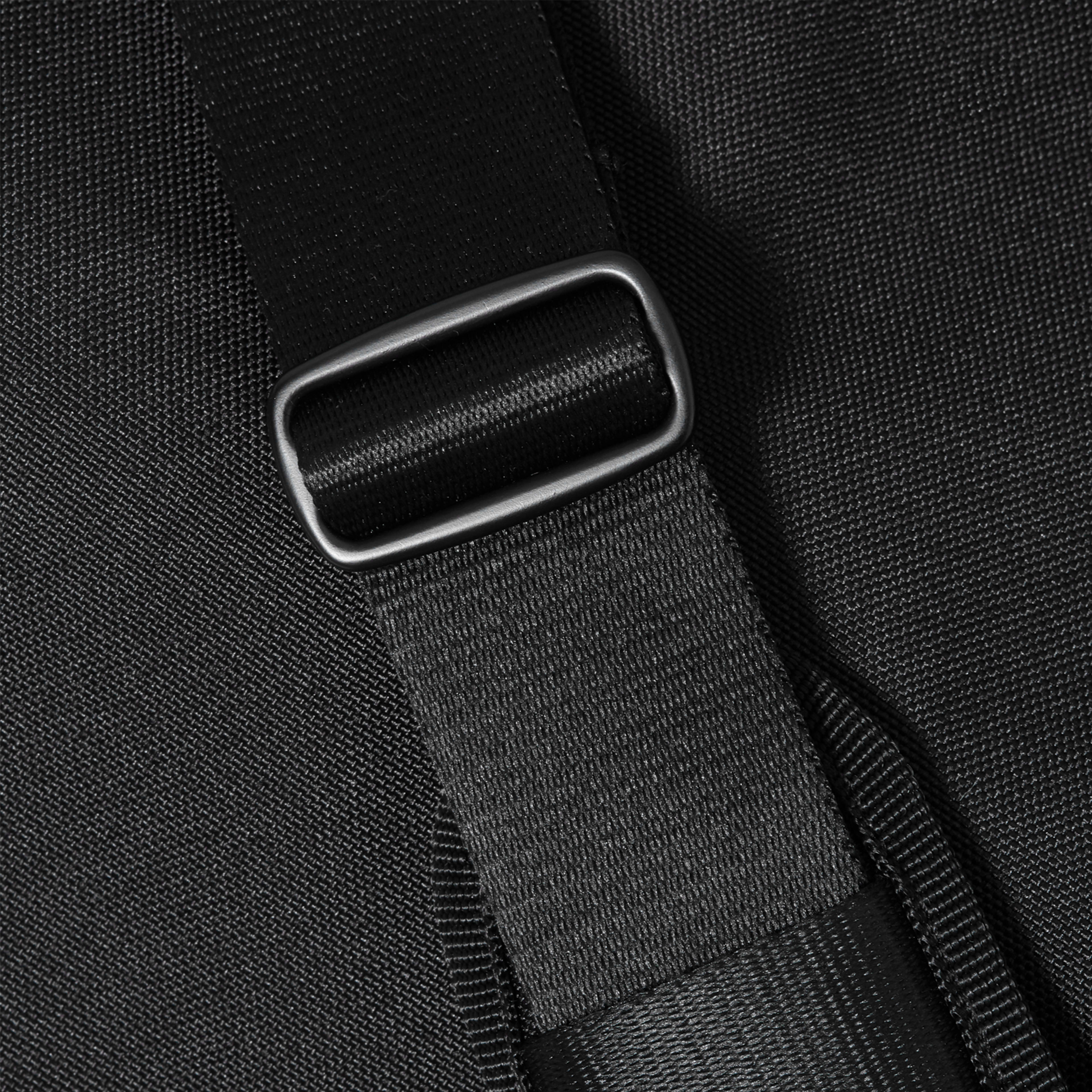 The ReNew Transit Weekender Black – Everlane