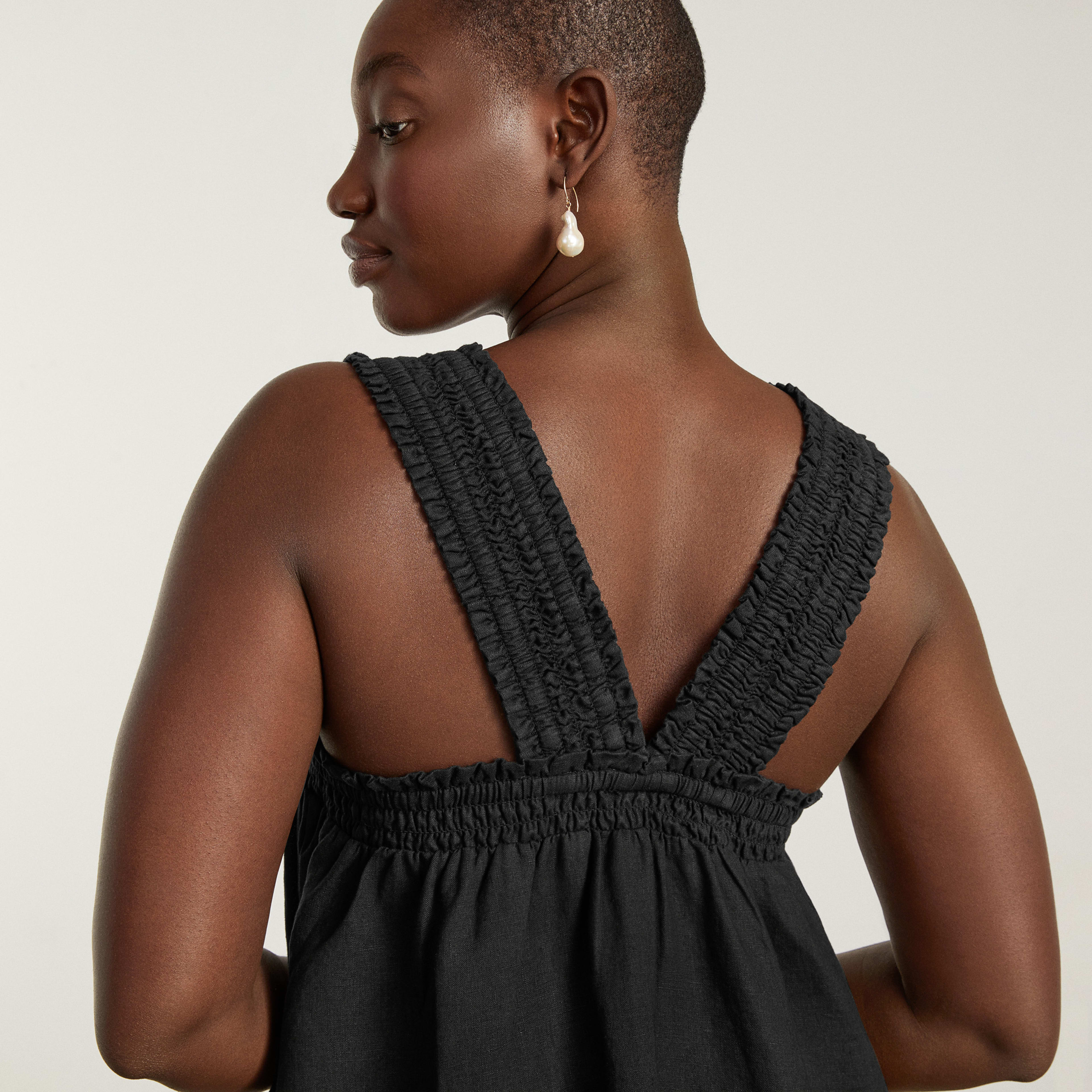 The Smocked Linen Dress Black – Everlane