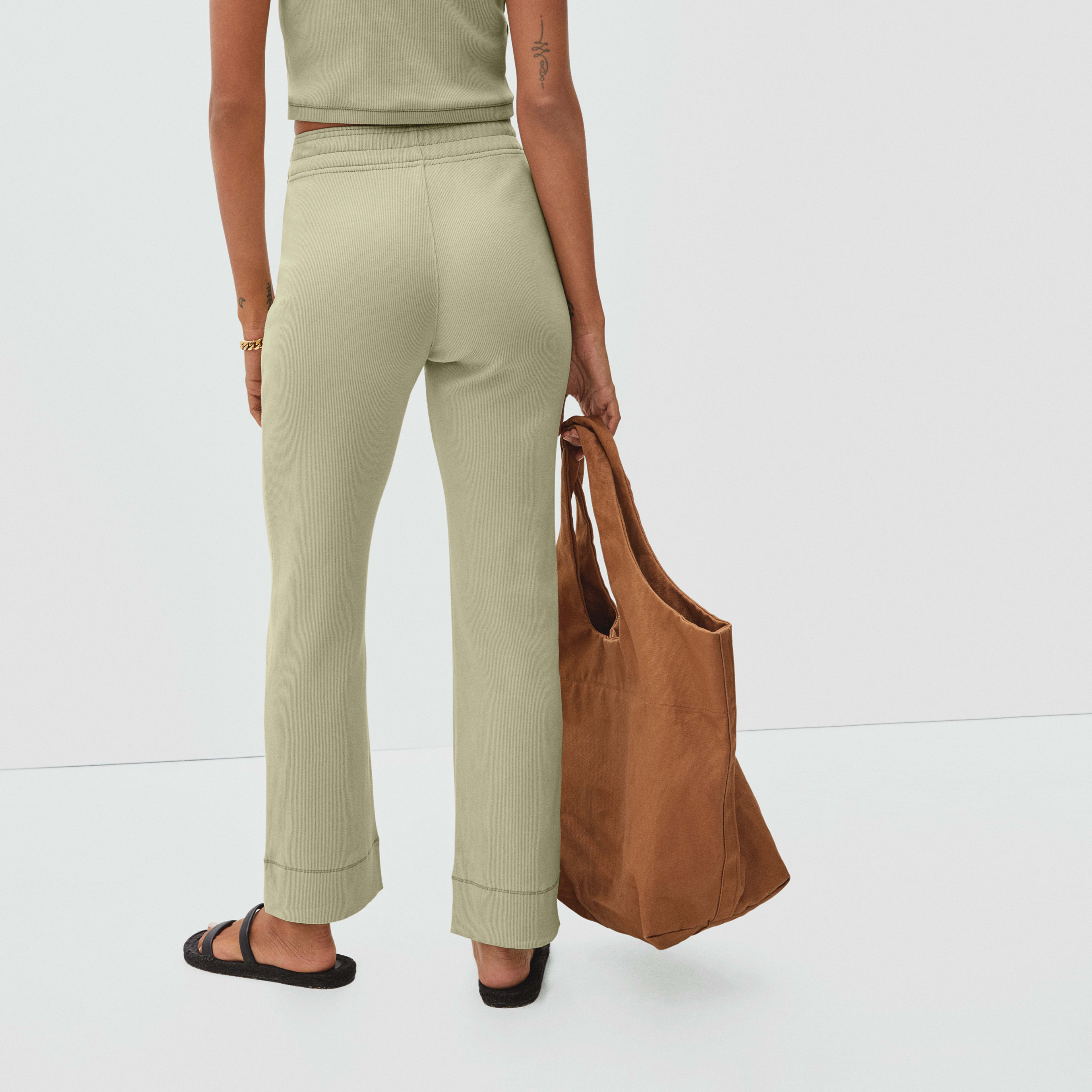 The Ribbed Flare Pant Sage – Everlane