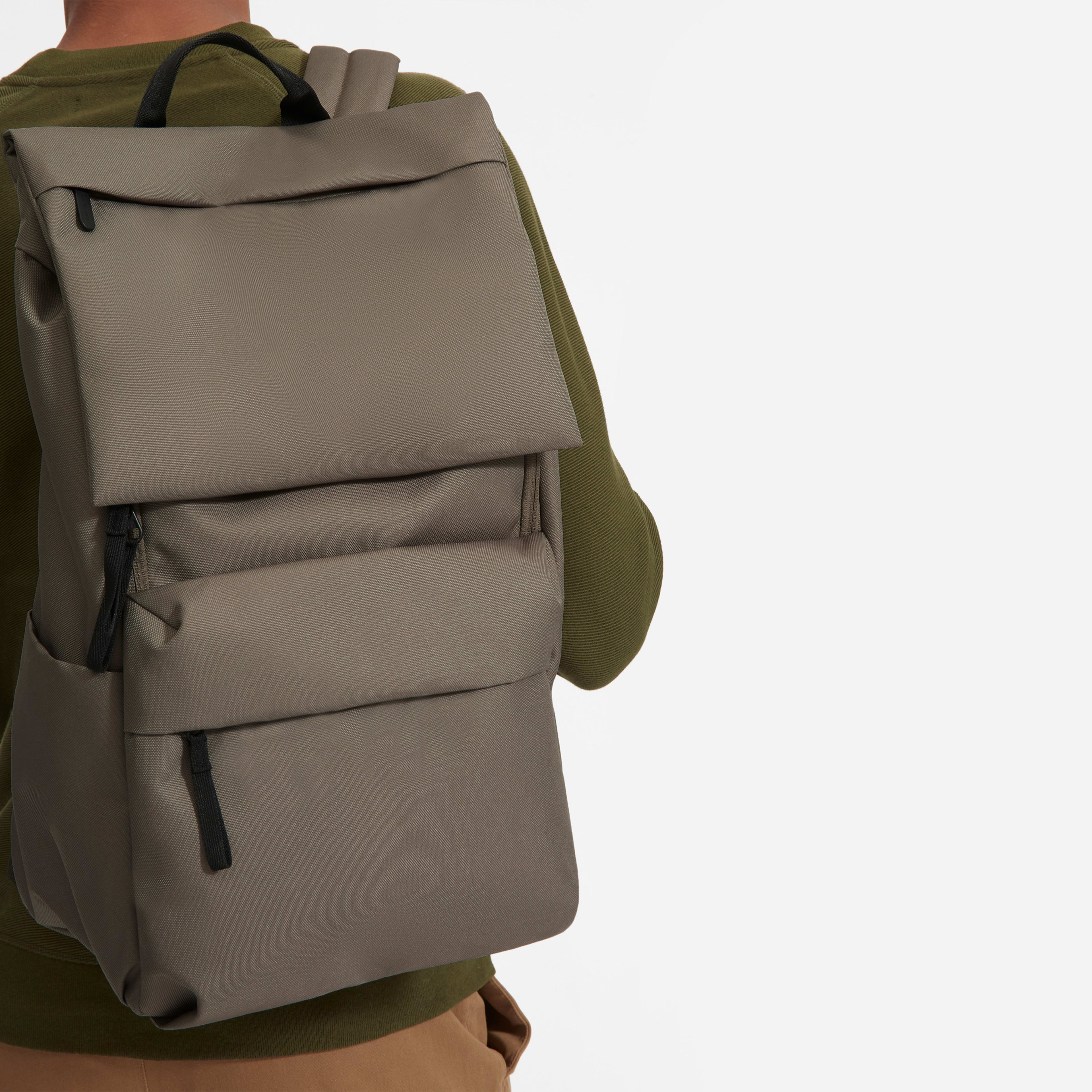 The ReNew Transit Backpack Warm Charcoal – Everlane