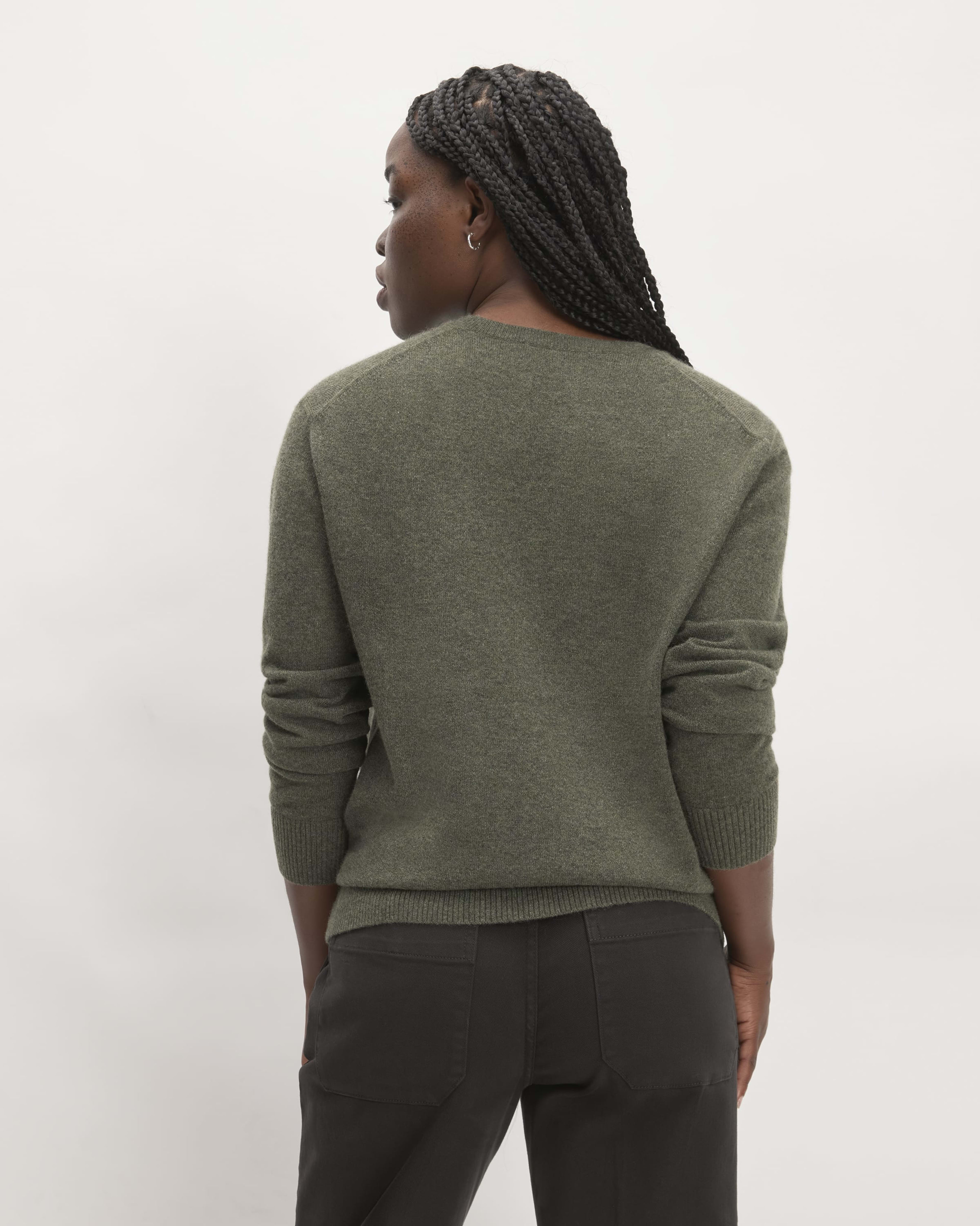 The Cashmere Classic Crew Sweater Heather Army Green – Everlane