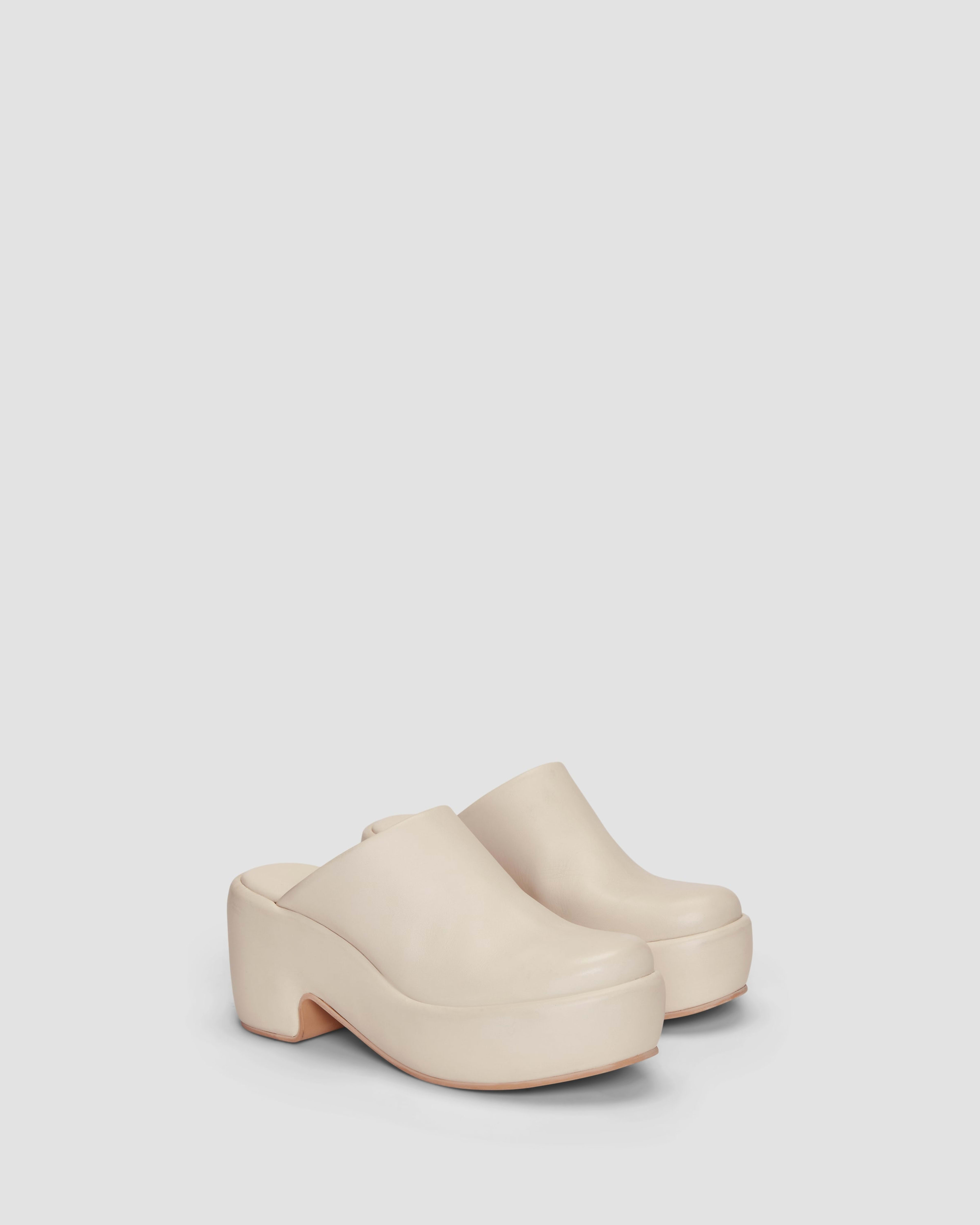 The Puffa Clog Parchment – Everlane