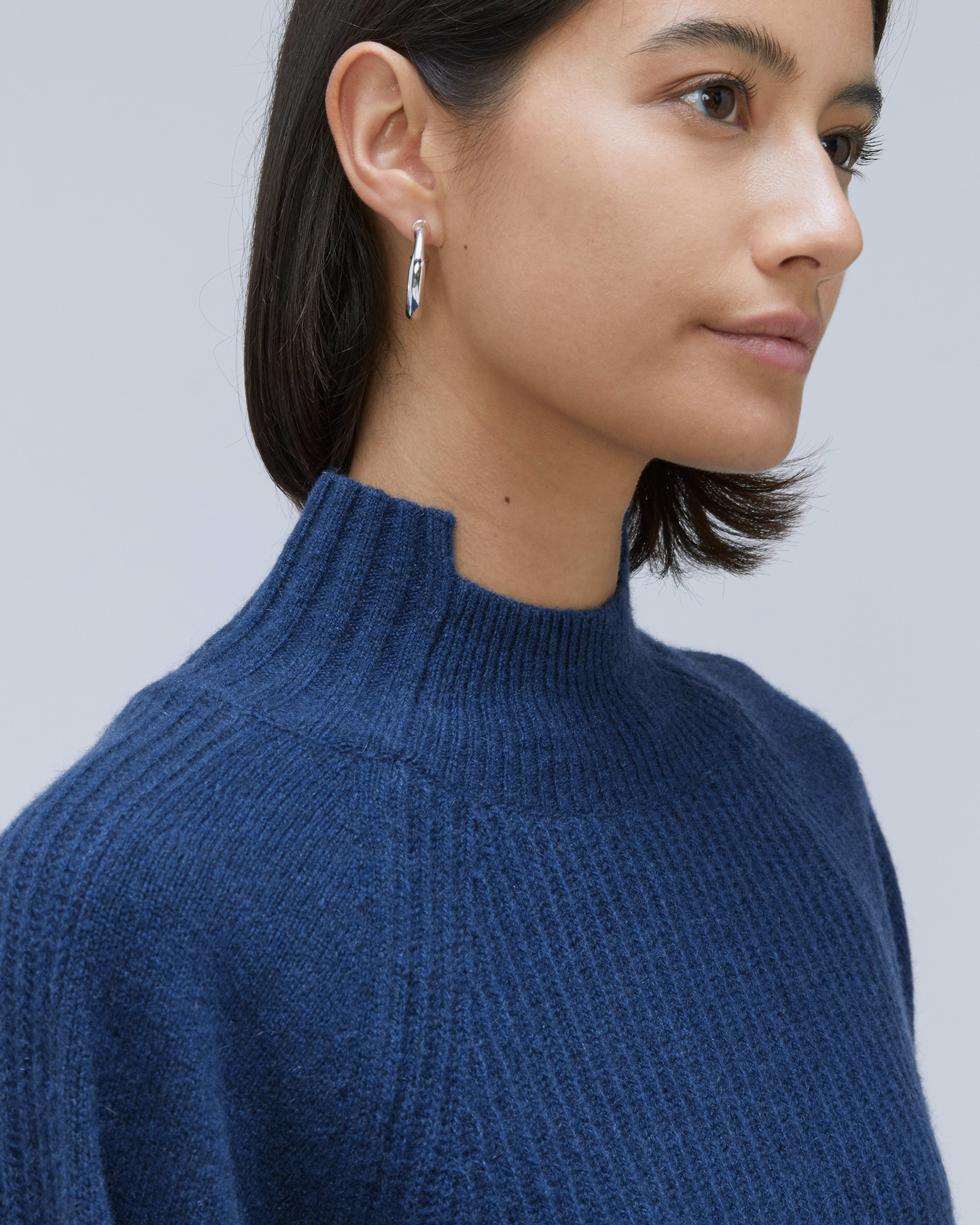 The Cashmere Ribbed Turtleneck Bright Navy – Everlane