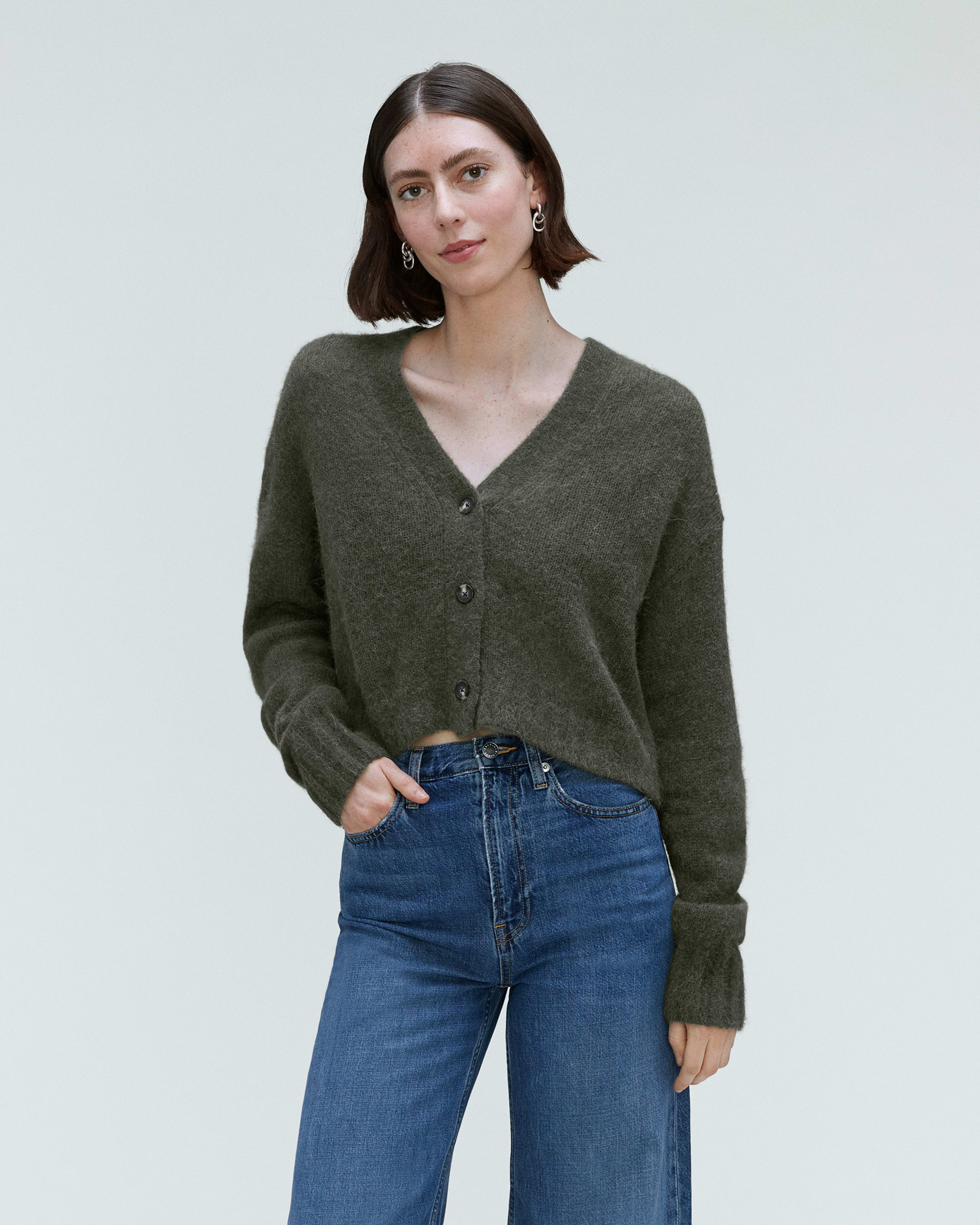 The Alpaca V-Neck Cropped Cardigan Kambaba – Everlane