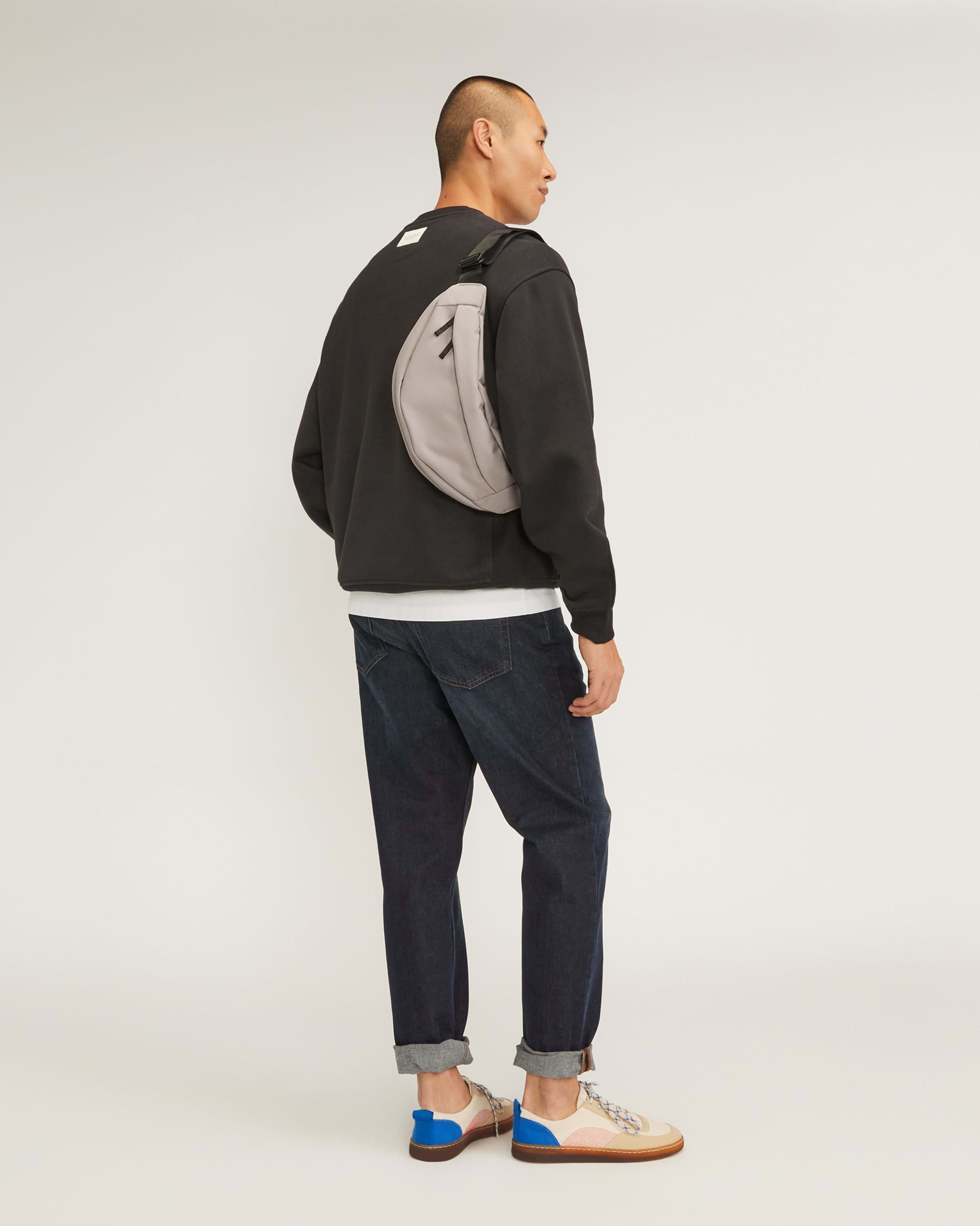 The Renew Transit Fanny Pack Warm Quartz (with label) – Everlane