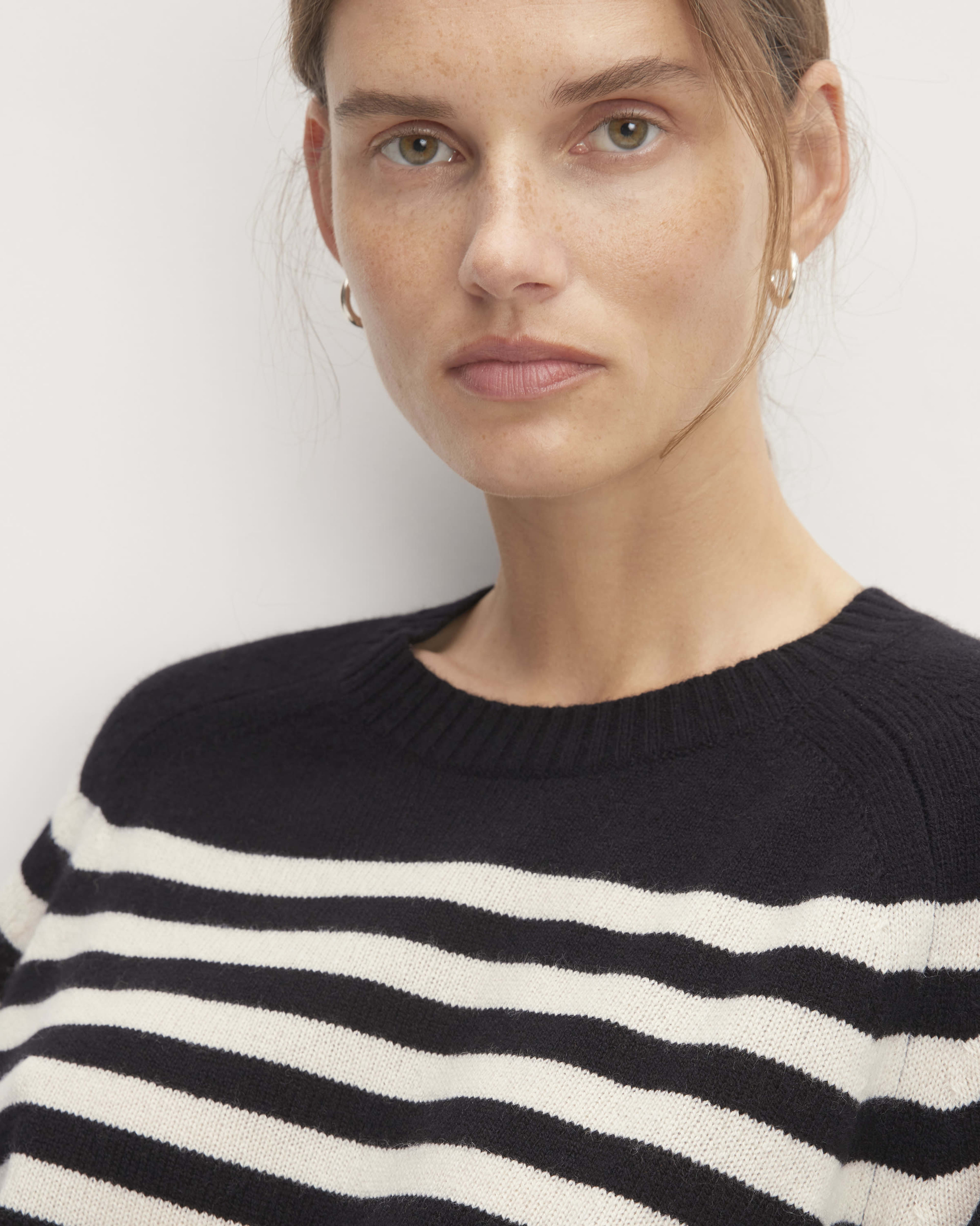 The Cashmere Boxy Crew Sweater Black / Bone – Everlane