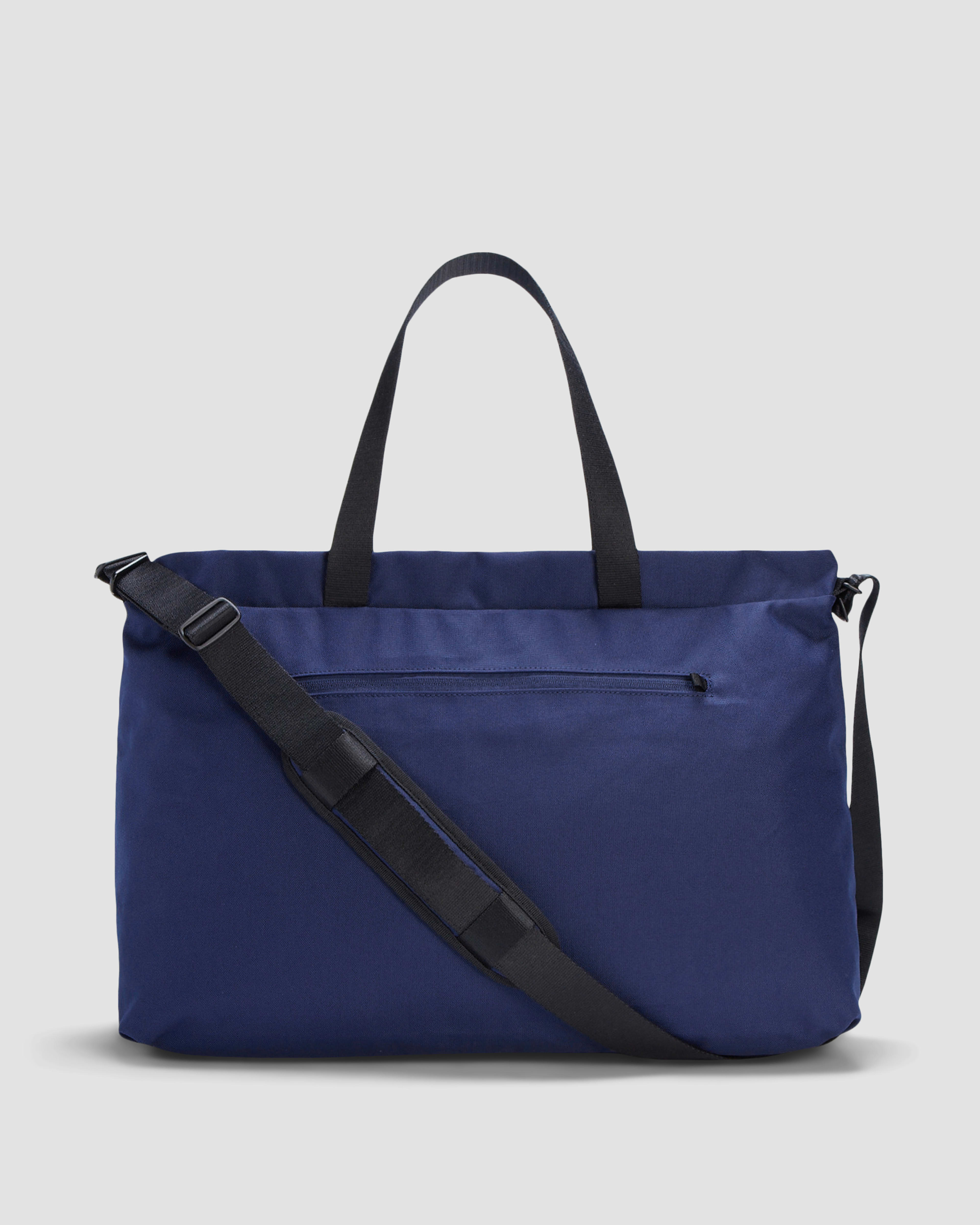 The ReNew Transit Weekender Ocean Cavern – Everlane