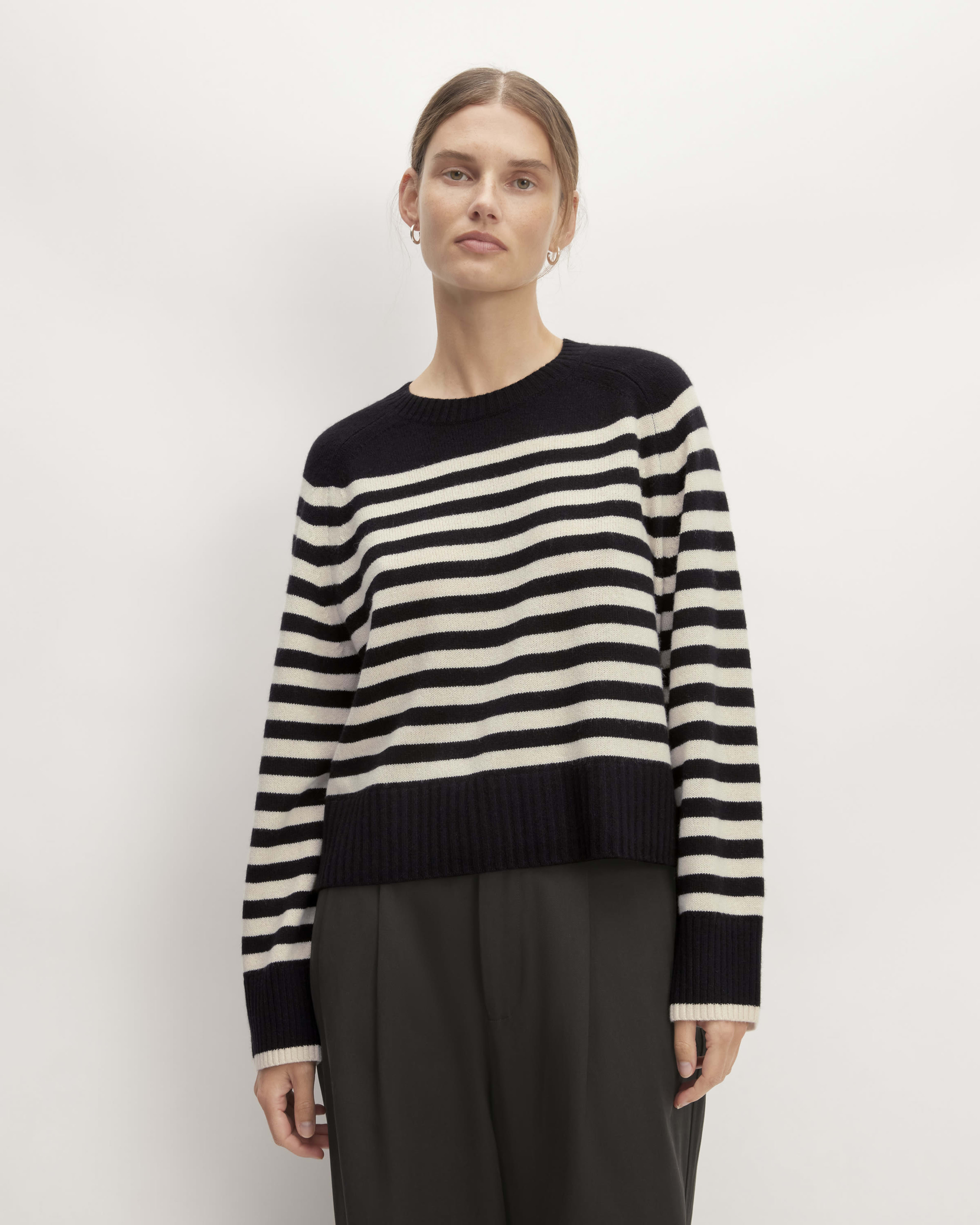 The Cashmere Boxy Crew Sweater Black / Bone – Everlane