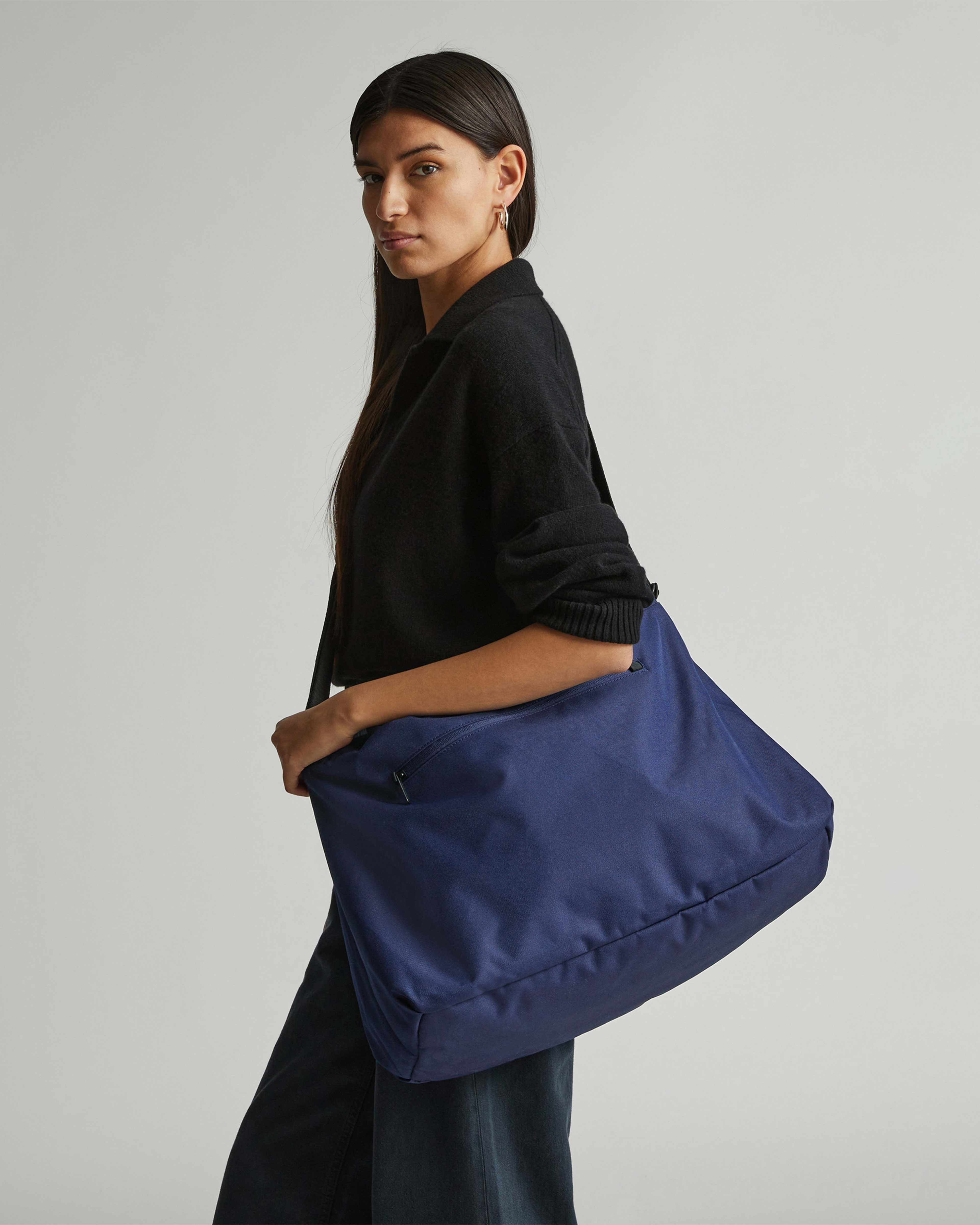 The ReNew Transit Weekender Ocean Cavern – Everlane