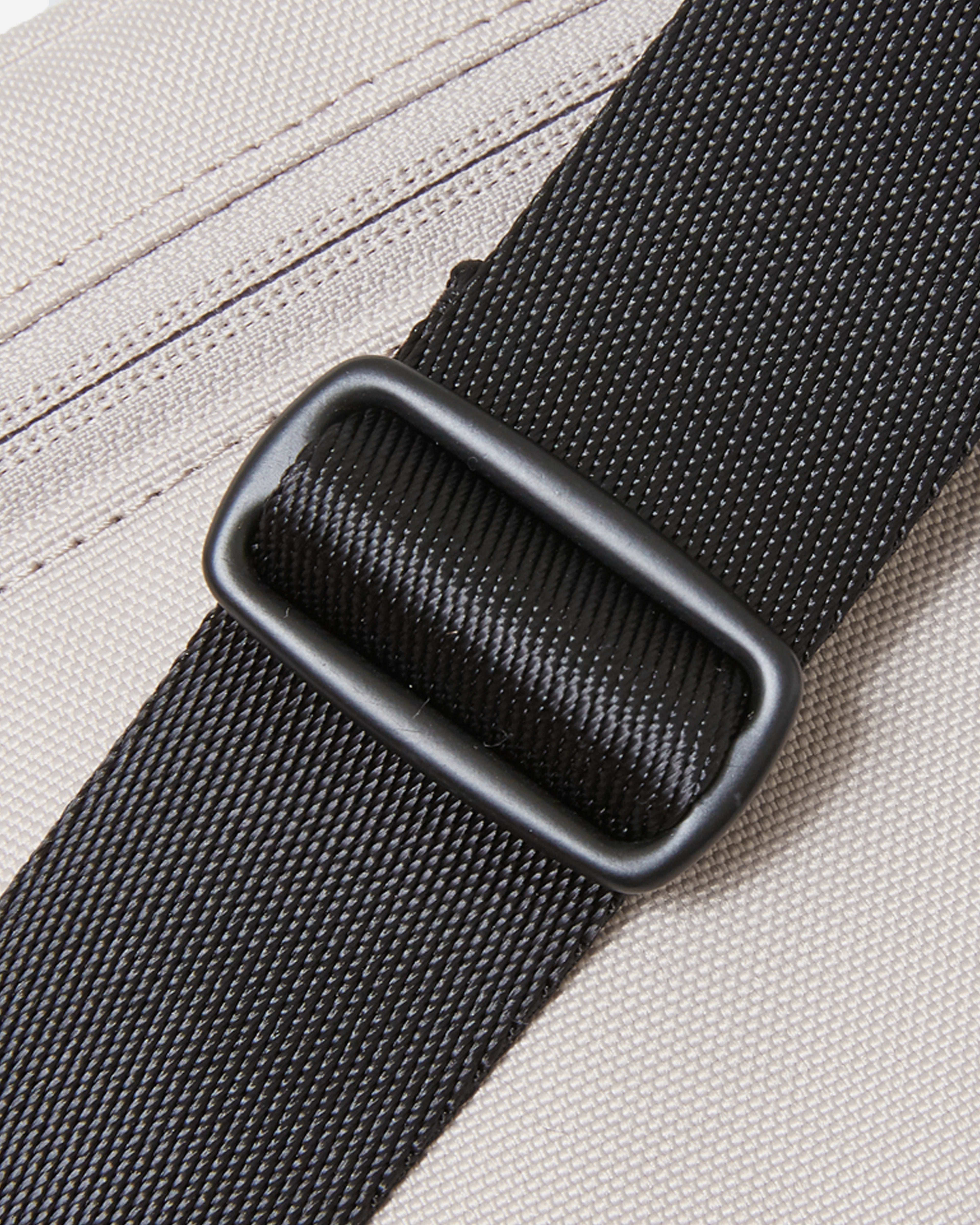 The Renew Transit Fanny Pack Warm Quartz – Everlane