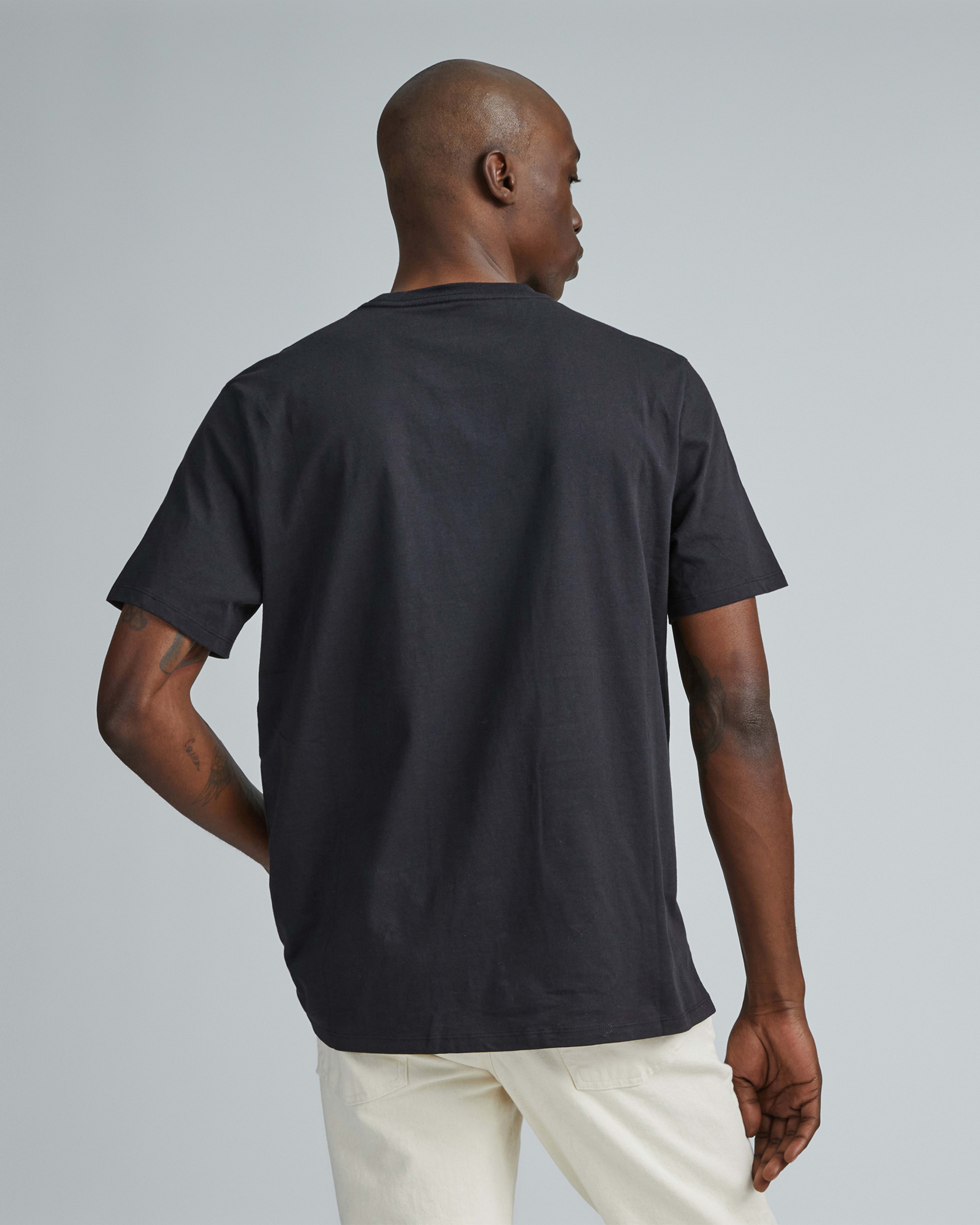 The Premium-Weight Pocket Tee | Uniform Black – Everlane