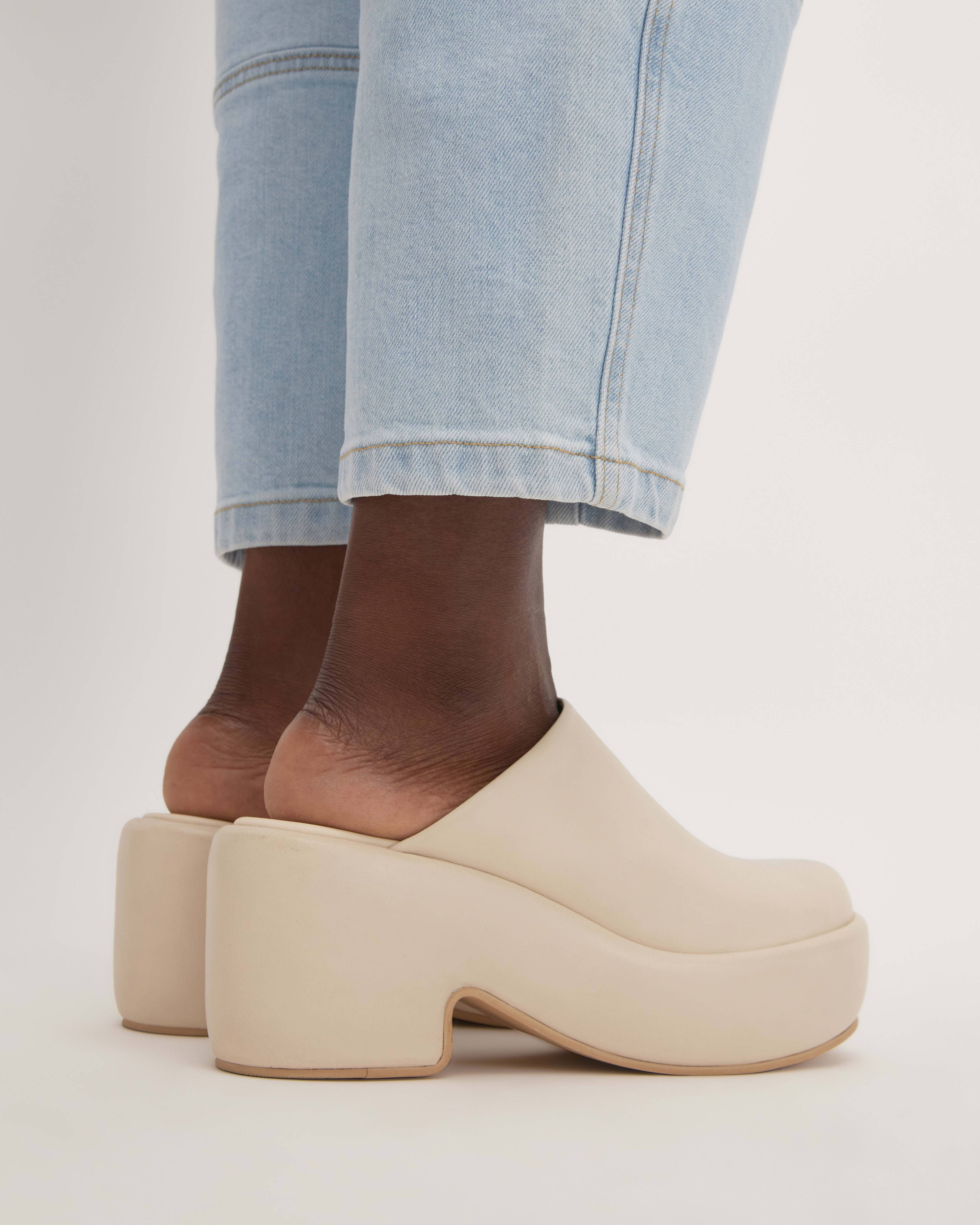 The Puffa Clog Parchment – Everlane