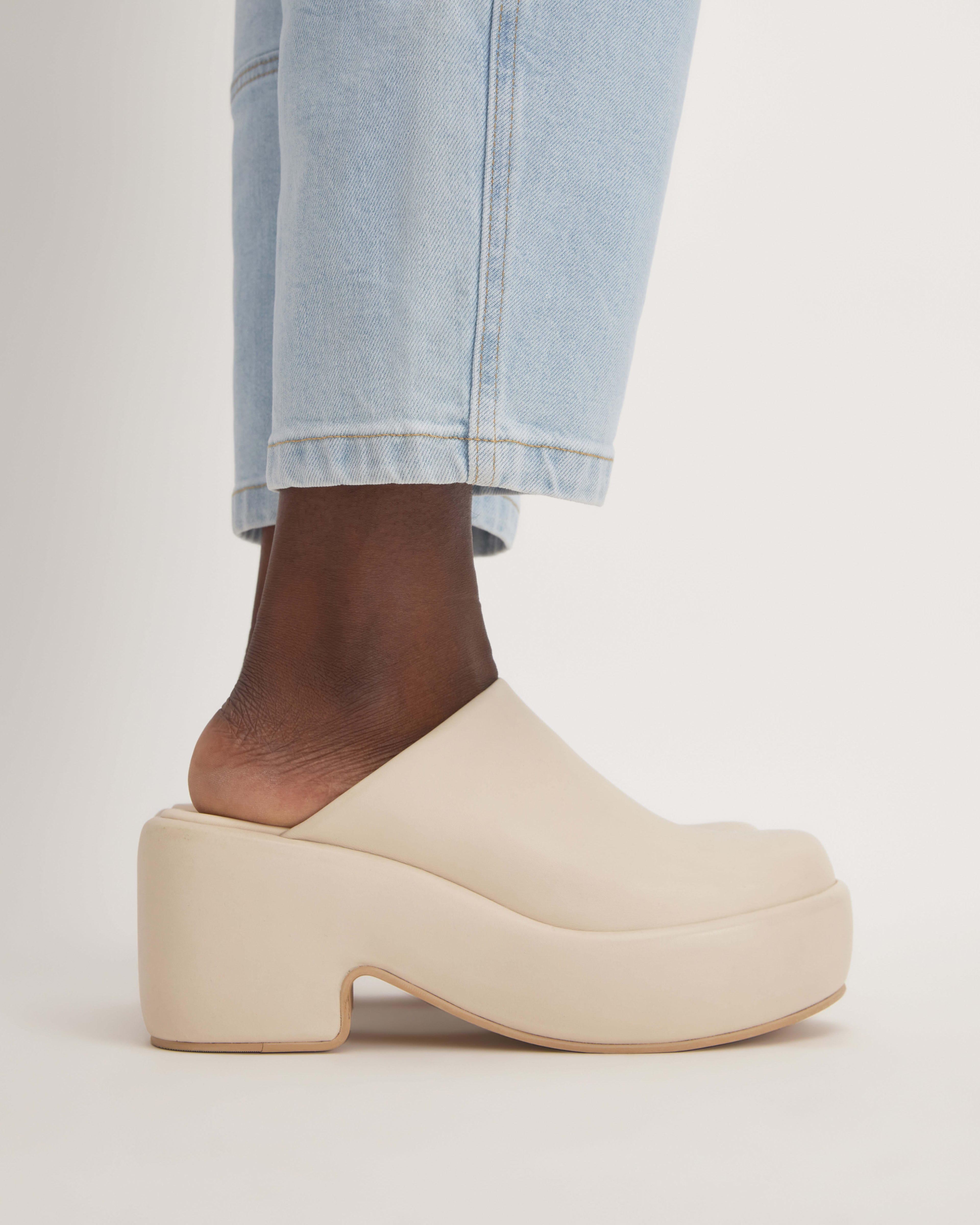 The Puffa Clog Parchment – Everlane