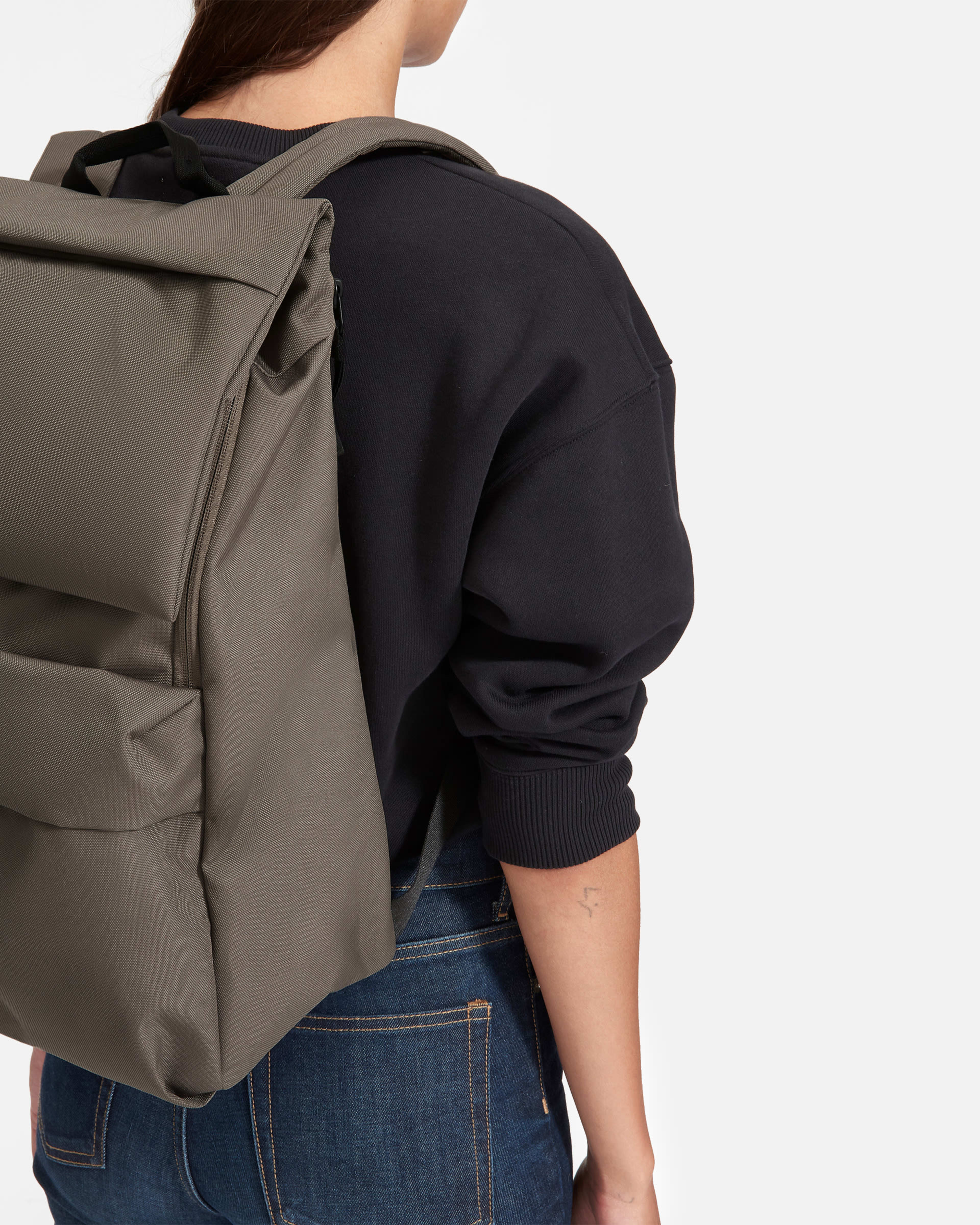 The ReNew Transit Backpack Warm Charcoal – Everlane