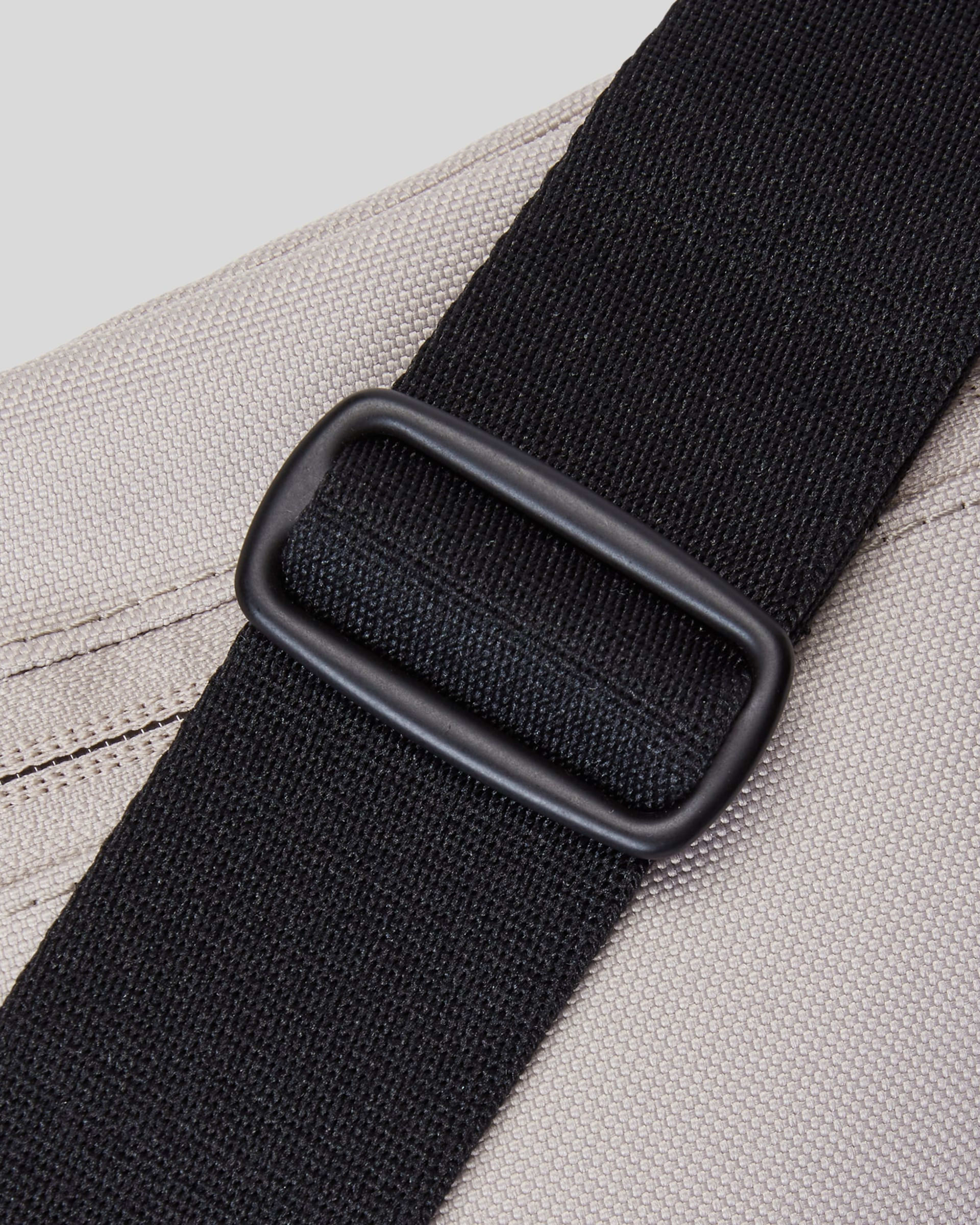 The Renew Transit Fanny Pack Warm Quartz (with label) – Everlane