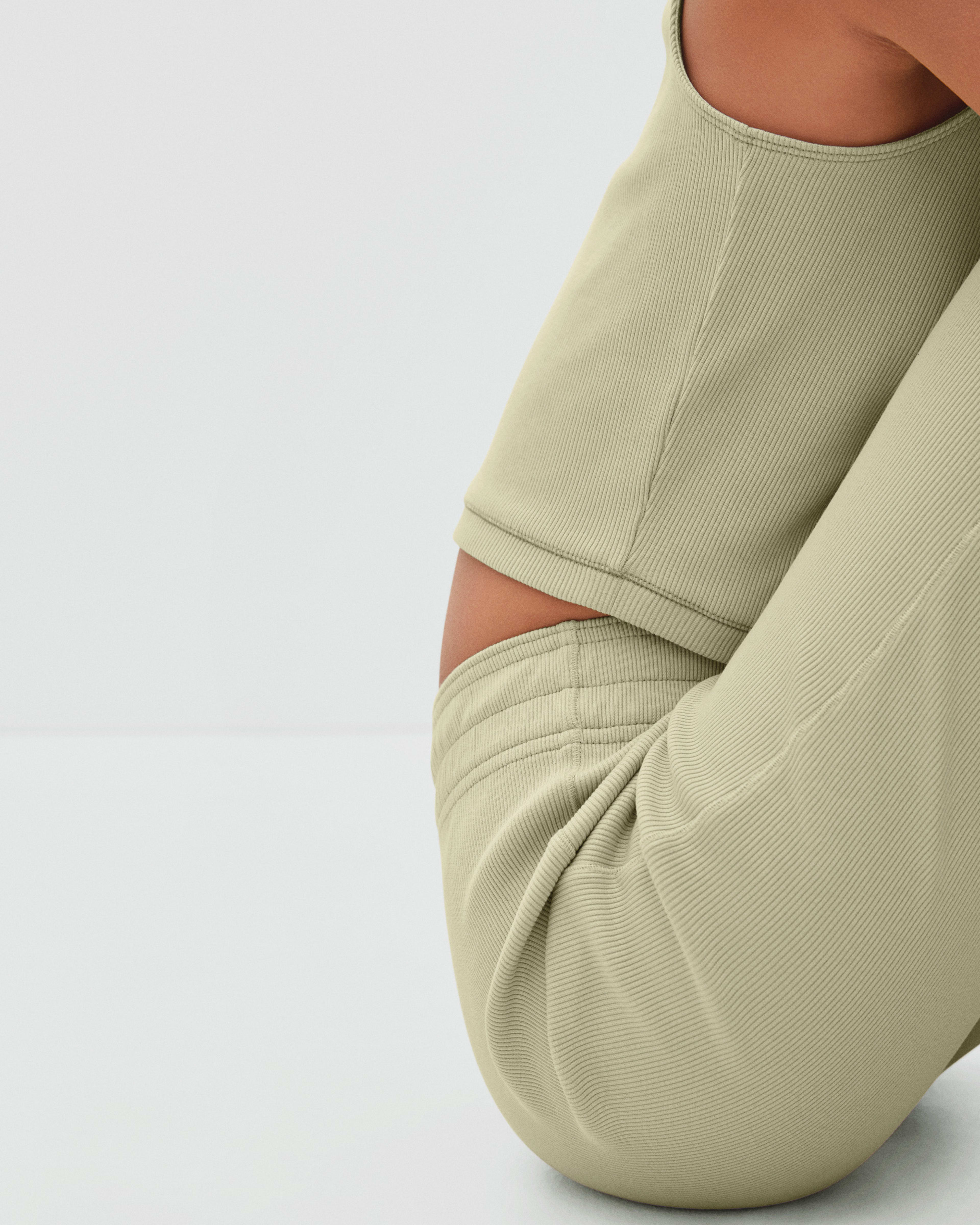 The Ribbed Flare Pant Sage – Everlane