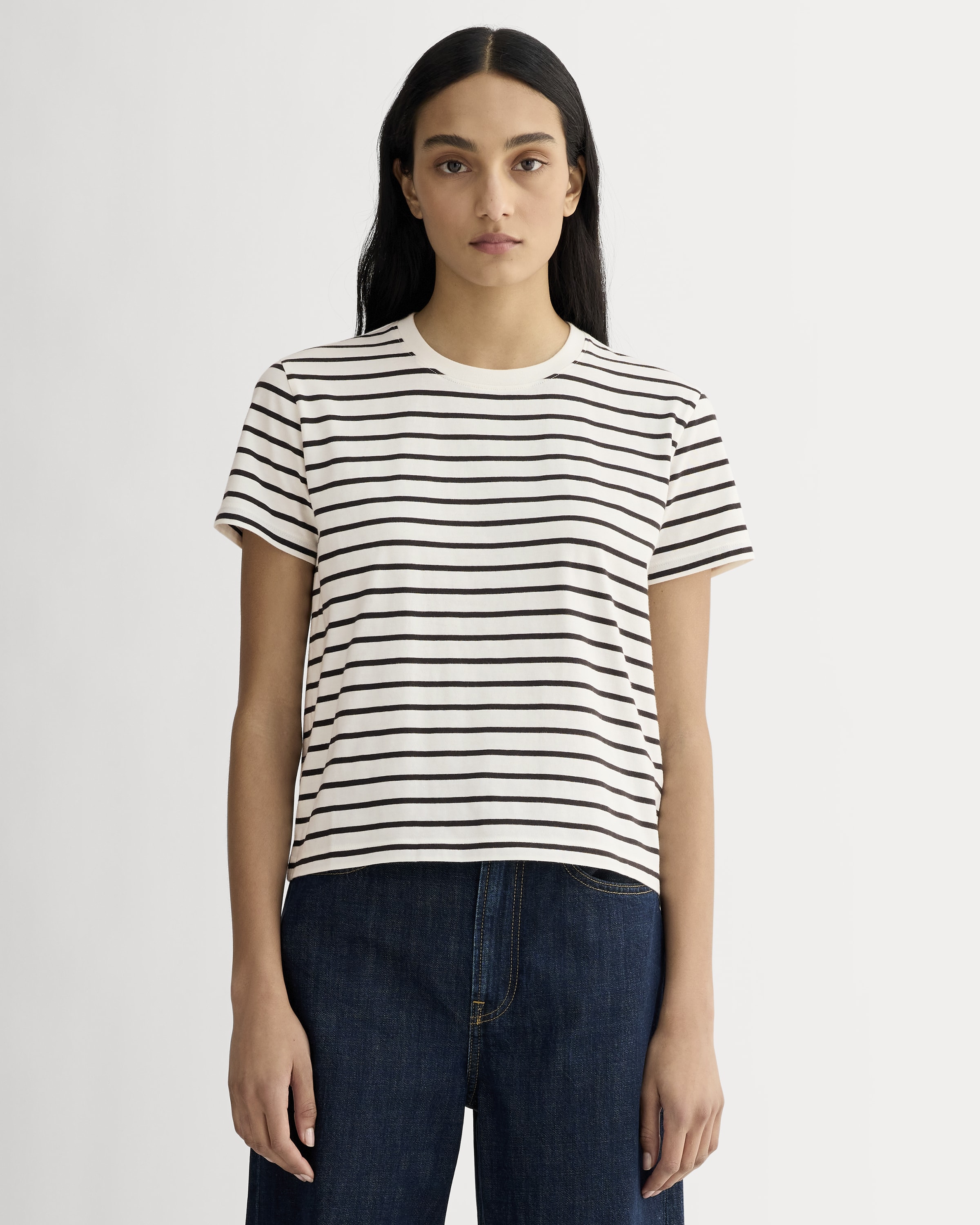 The Box-Cut Tee in Essential Cotton Bone / Black – Everlane