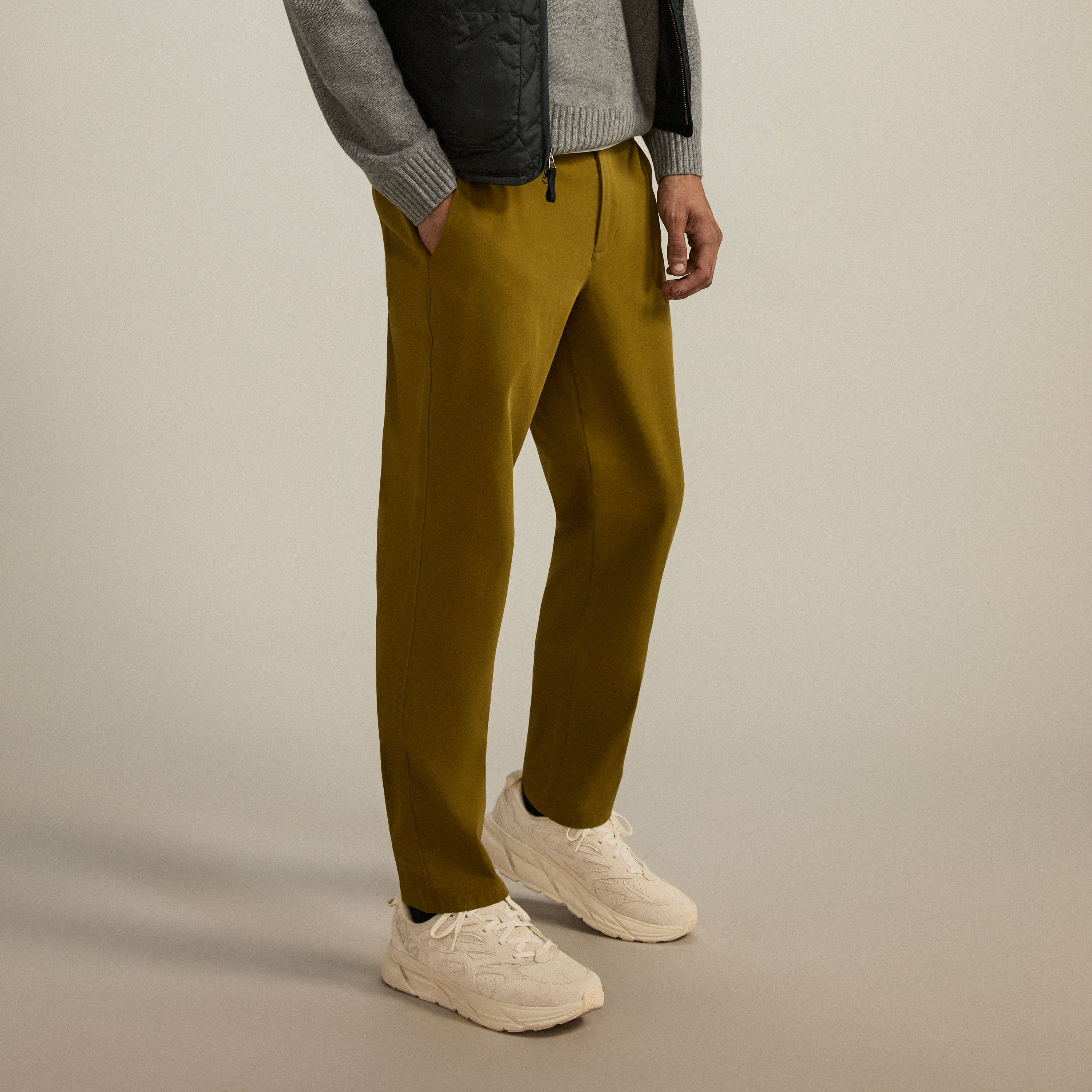 The Performance Chino | Uniform Olive – Everlane
