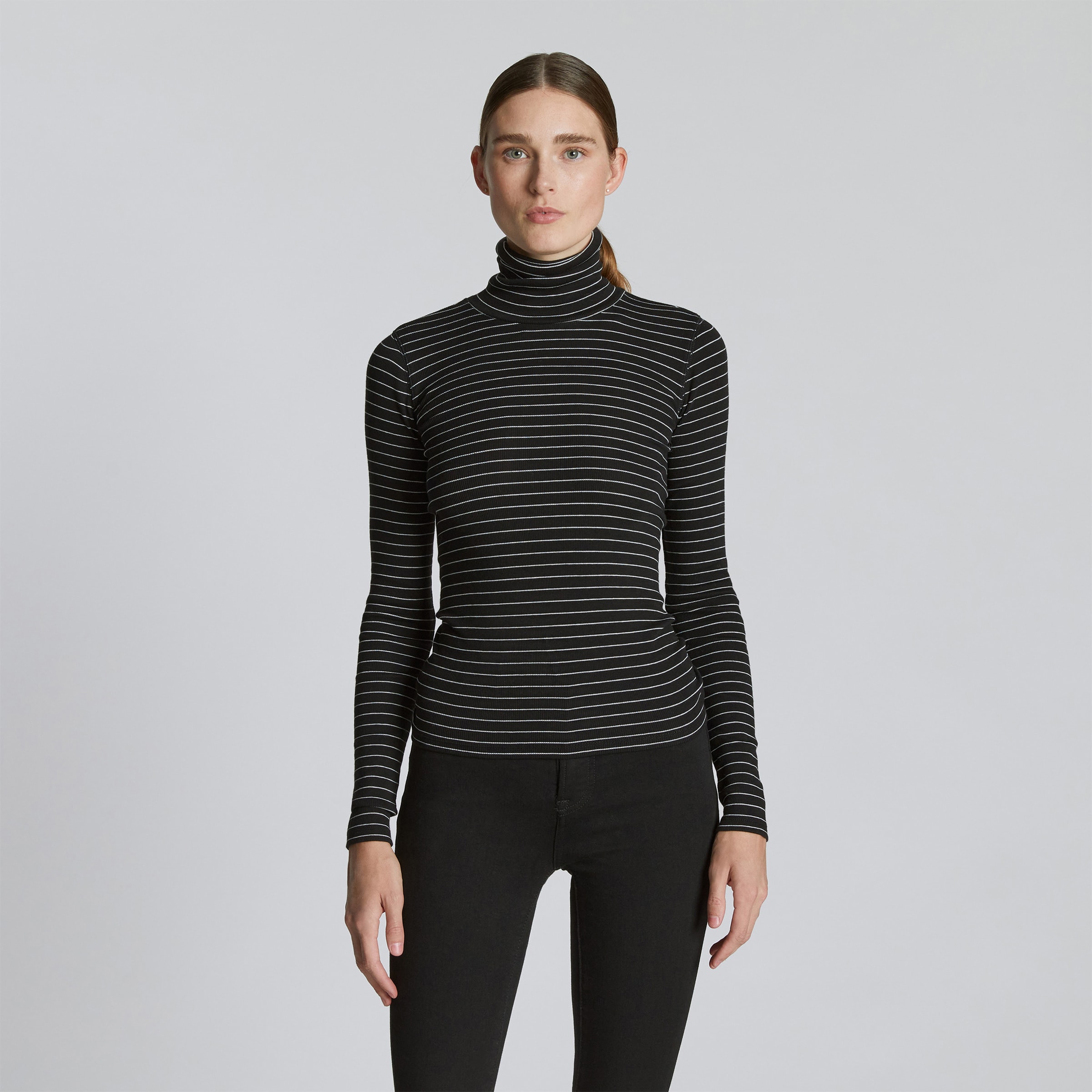 The Supima® Micro-Rib Turtleneck Black / Canvas Tan – Everlane