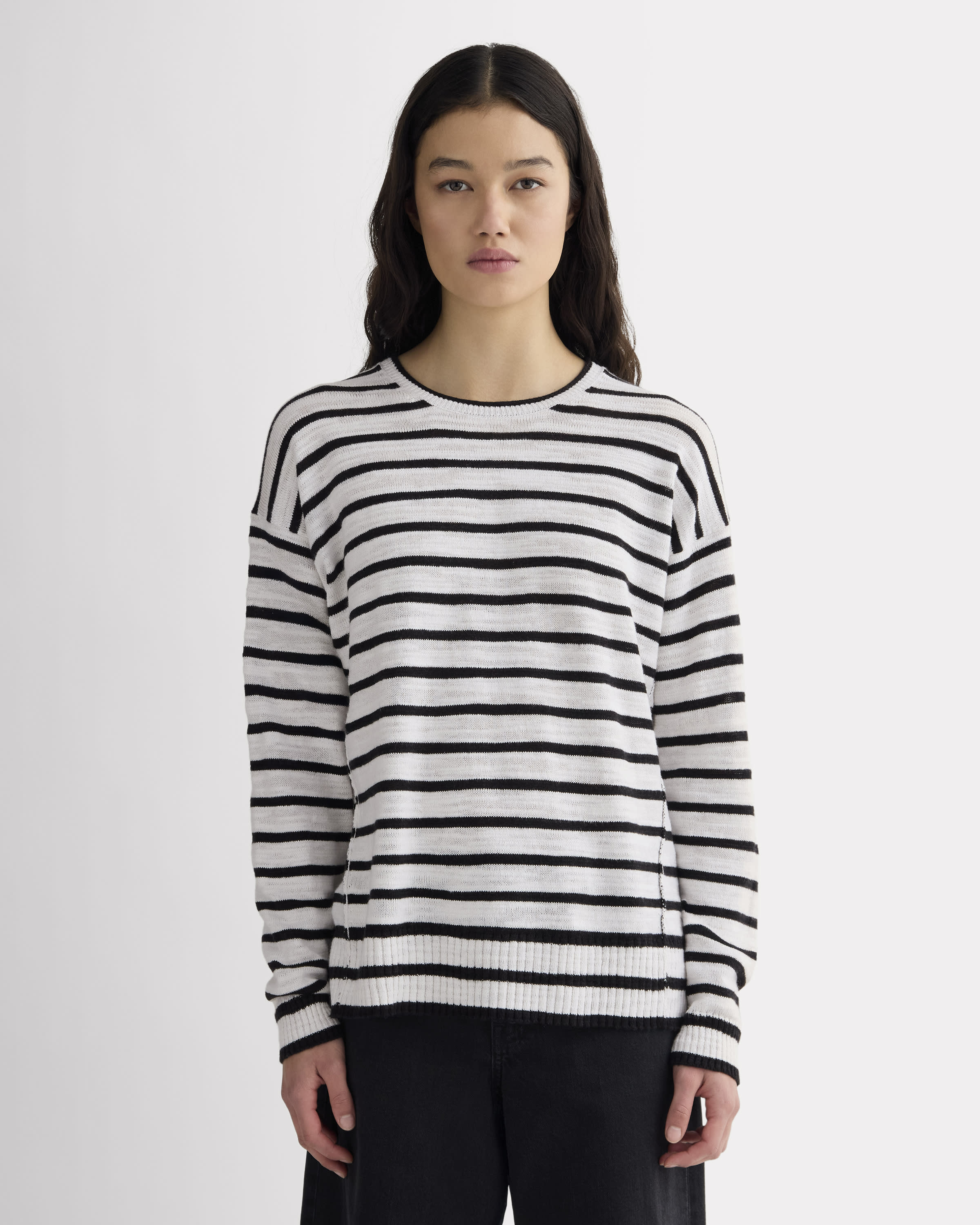 The Slouch Sweater in Cotton Linen White / Black – Everlane