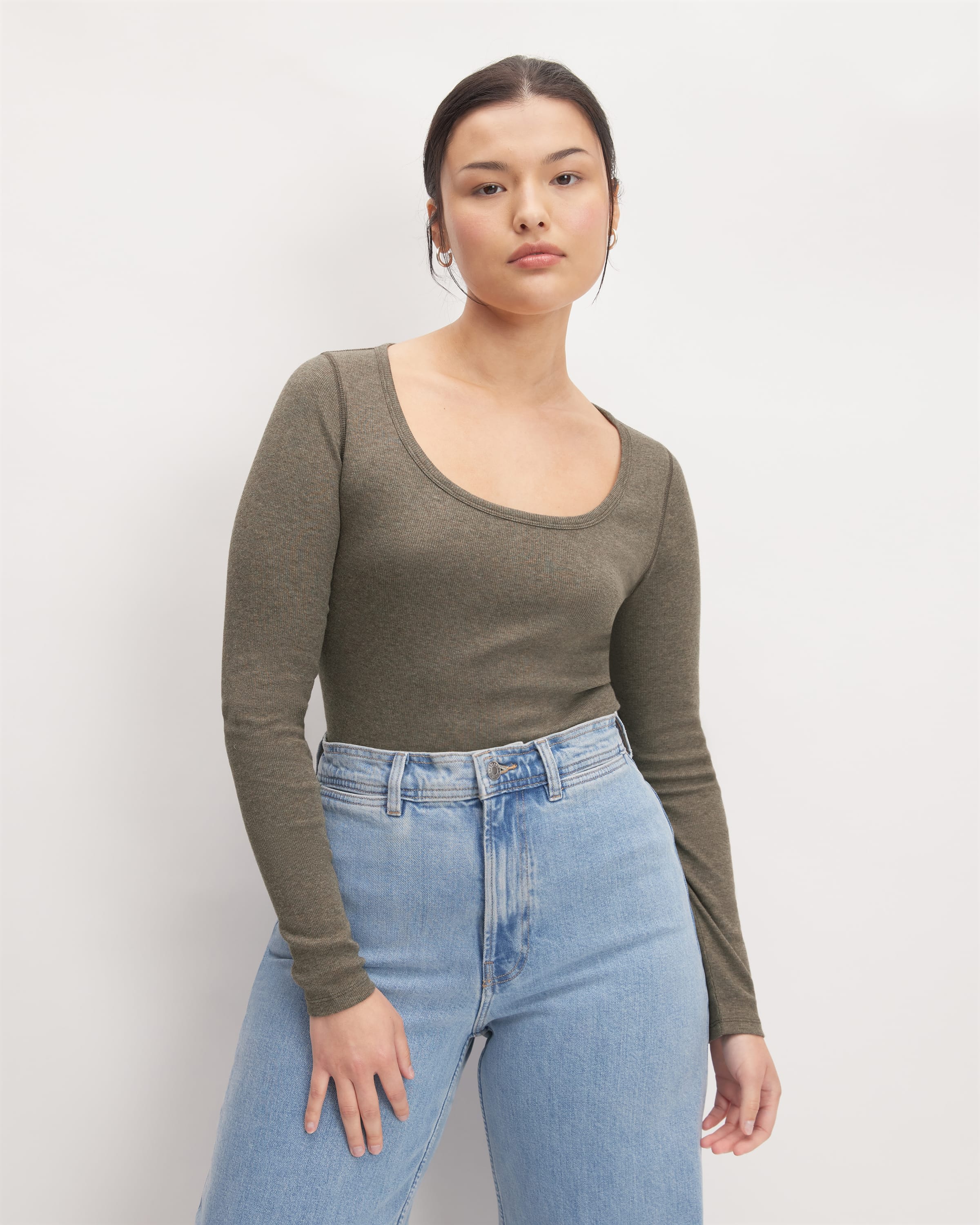 The Supima® Micro-Rib Long-Sleeve Scoop-Neck Heathered Fatigue – Everlane
