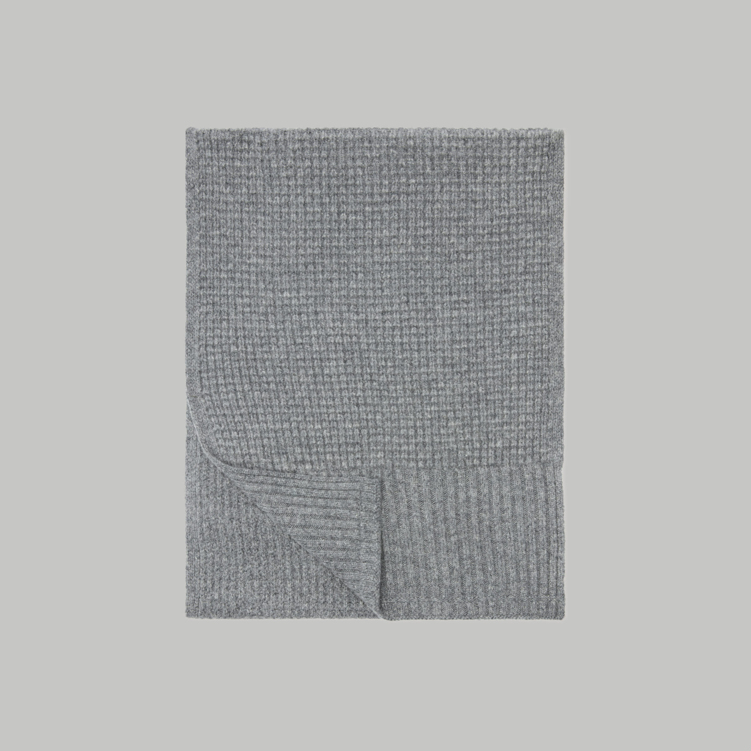 The Felted Merino Waffle-Knit Scarf Mid Heathered Grey – Everlane