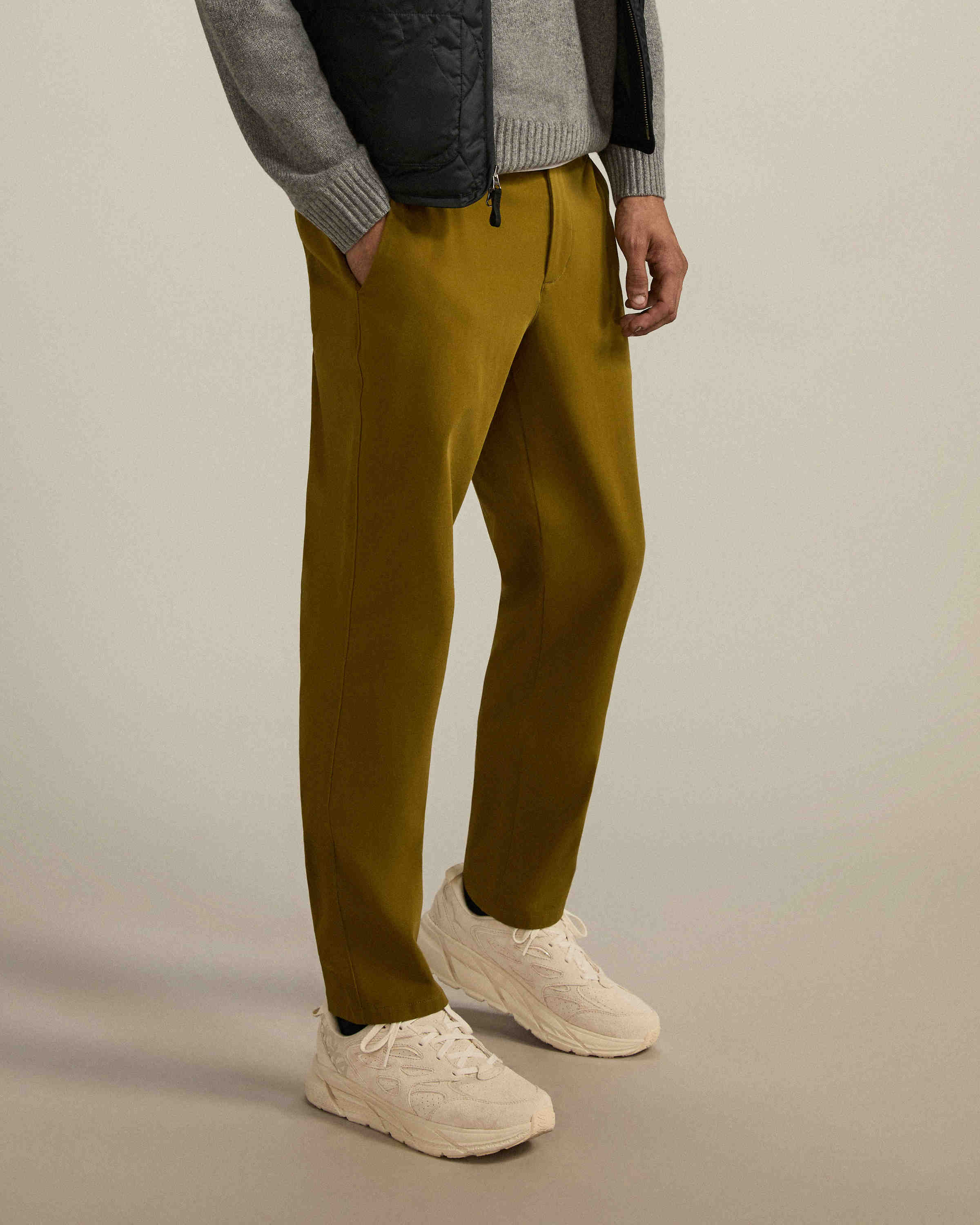 The Performance Chino | Uniform Olive – Everlane