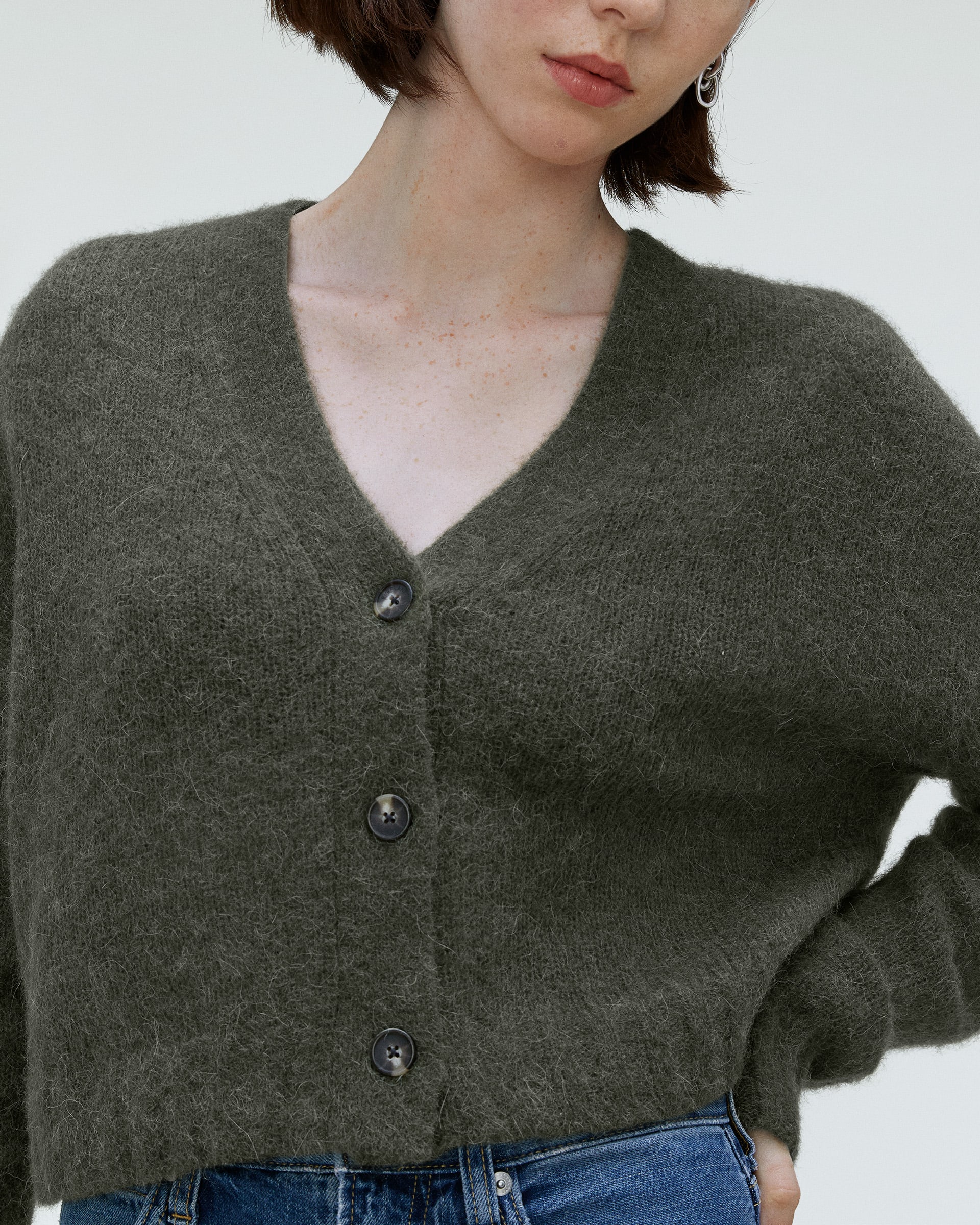 The Alpaca V-Neck Cropped Cardigan Kambaba – Everlane