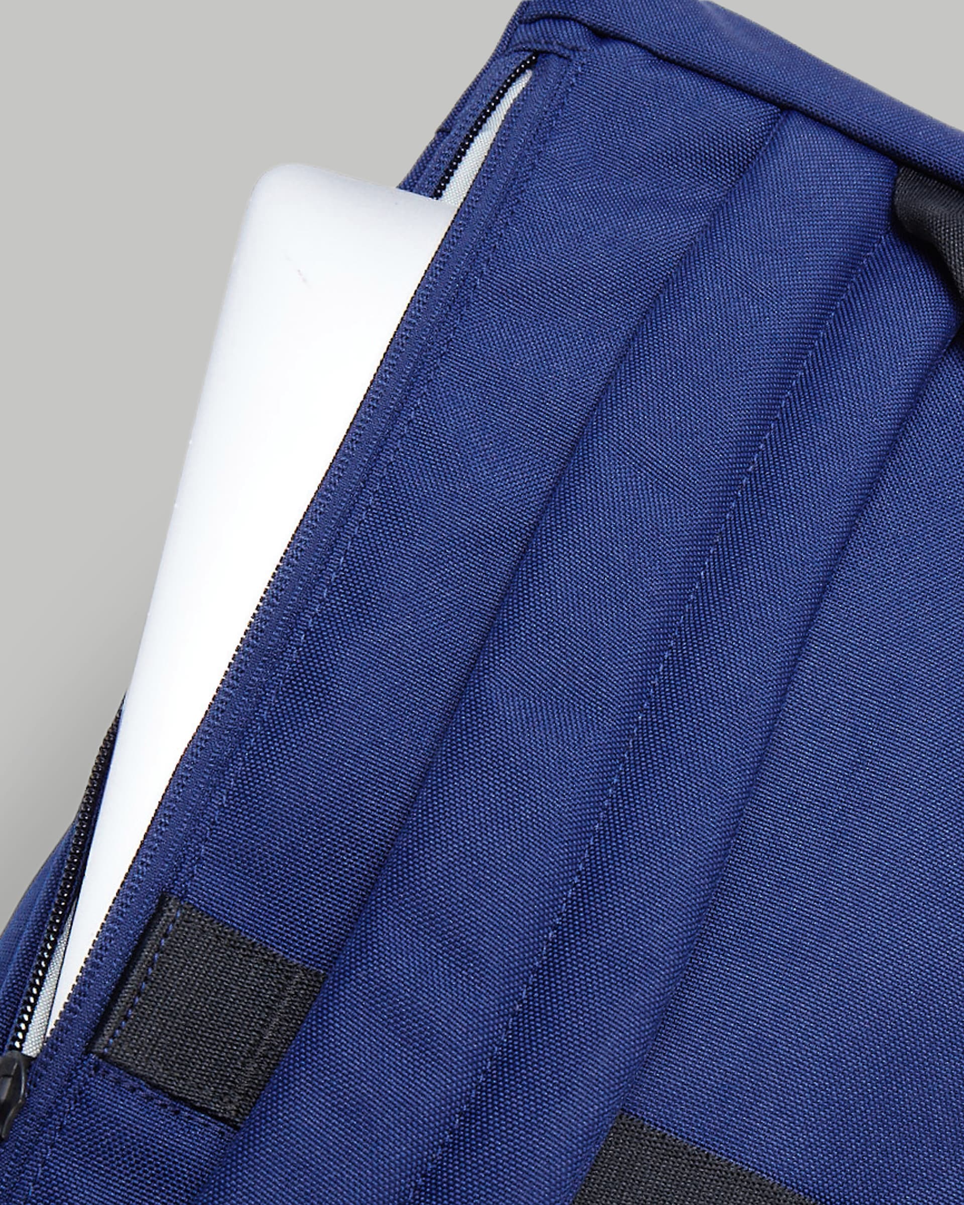 The ReNew Transit Backpack Ocean Cavern – Everlane