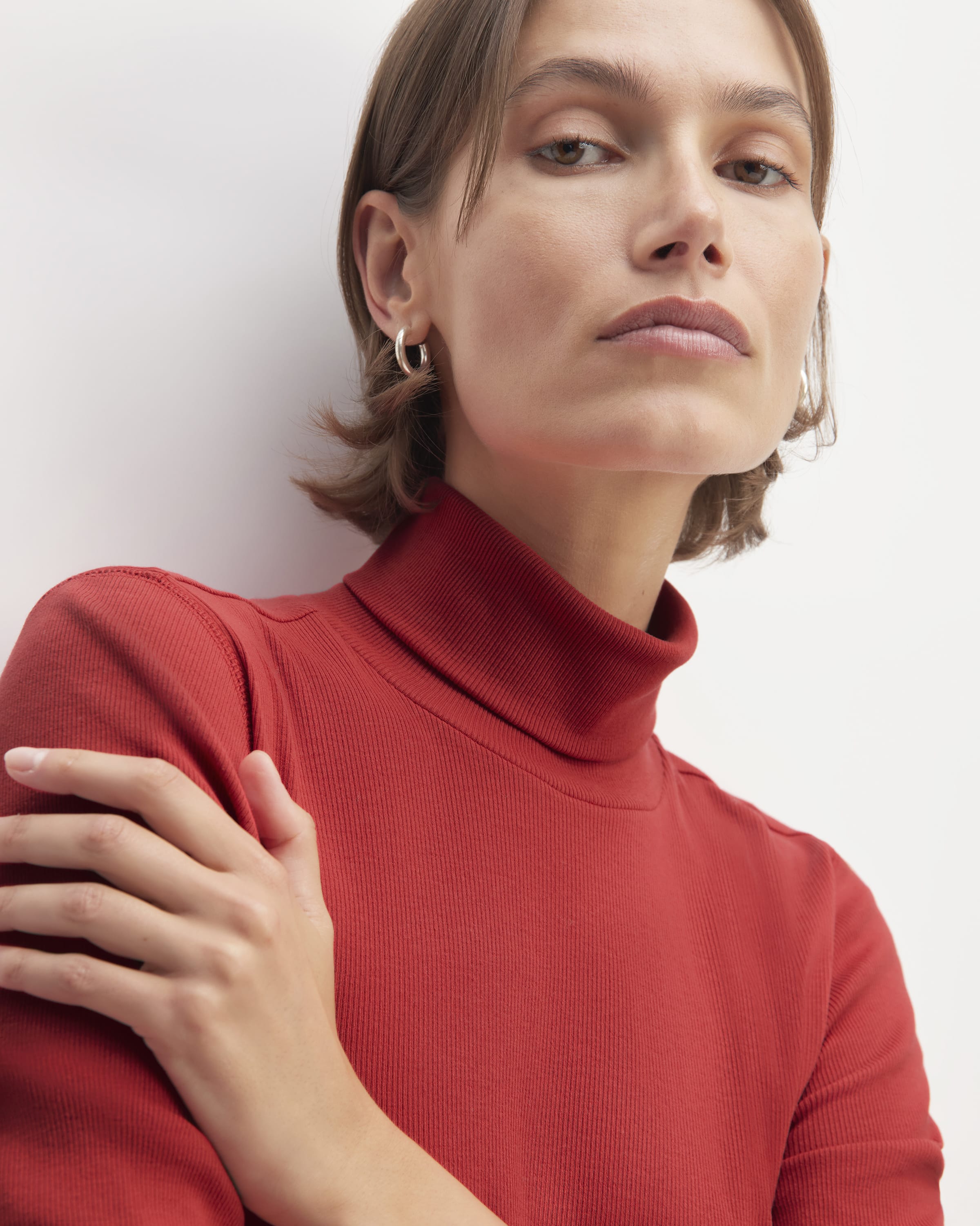 The Supima® Micro-Rib Turtleneck Haute Red – Everlane