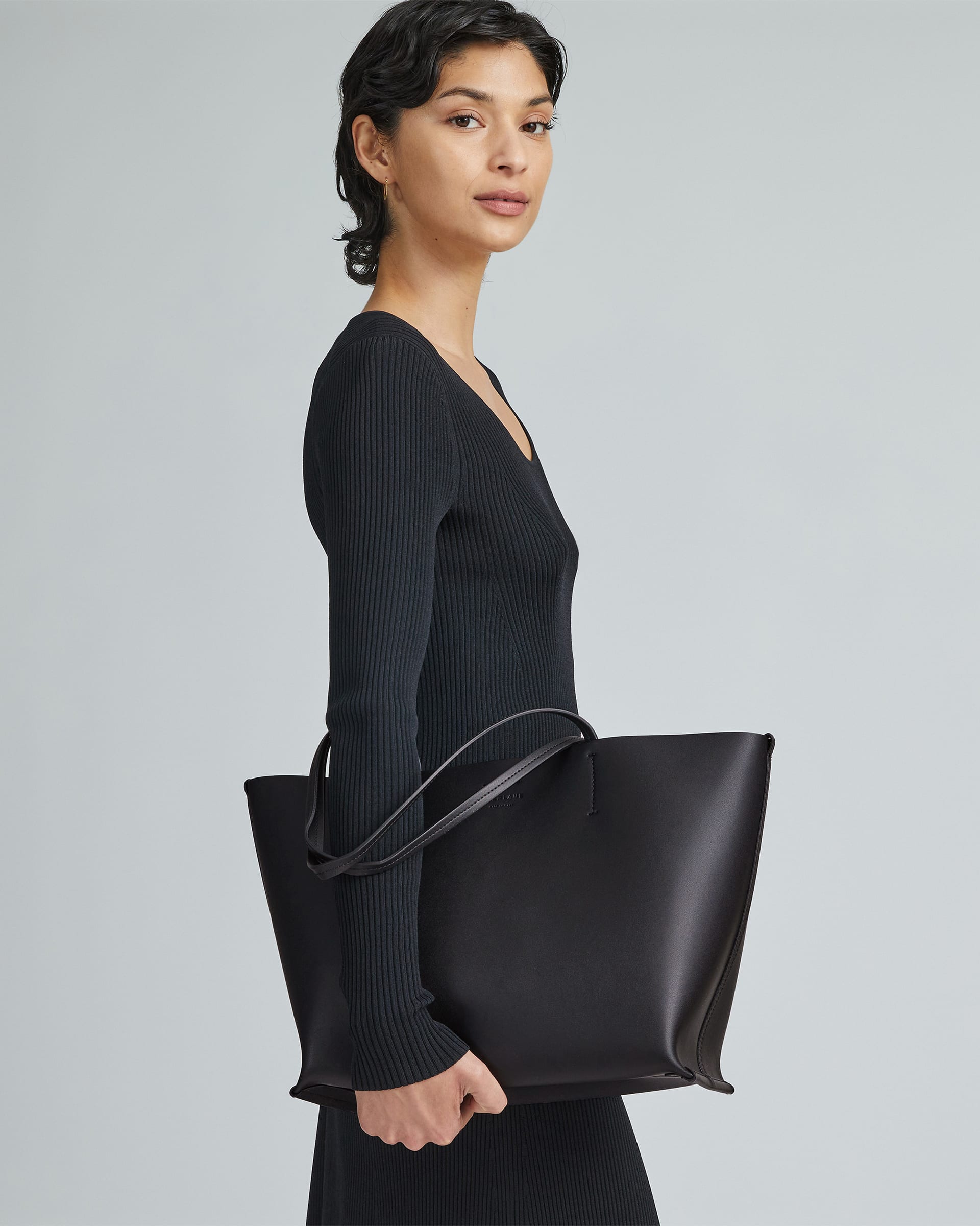 The Luxe Medium Italian Leather Tote Black – Everlane