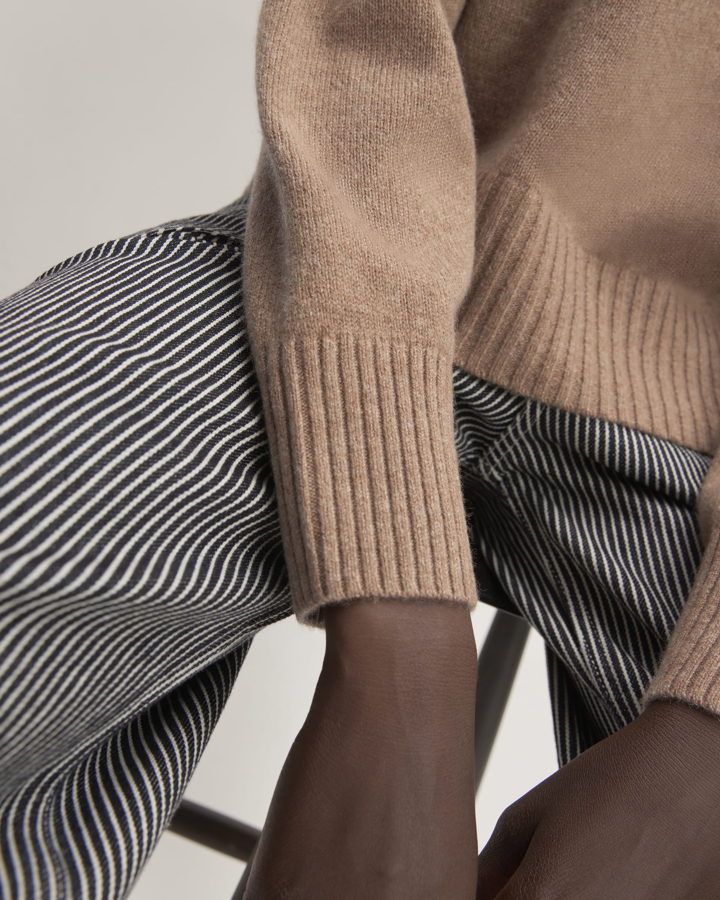 The Cashmere Boxy Crew Sweater Heathered Woodsmoke – Everlane