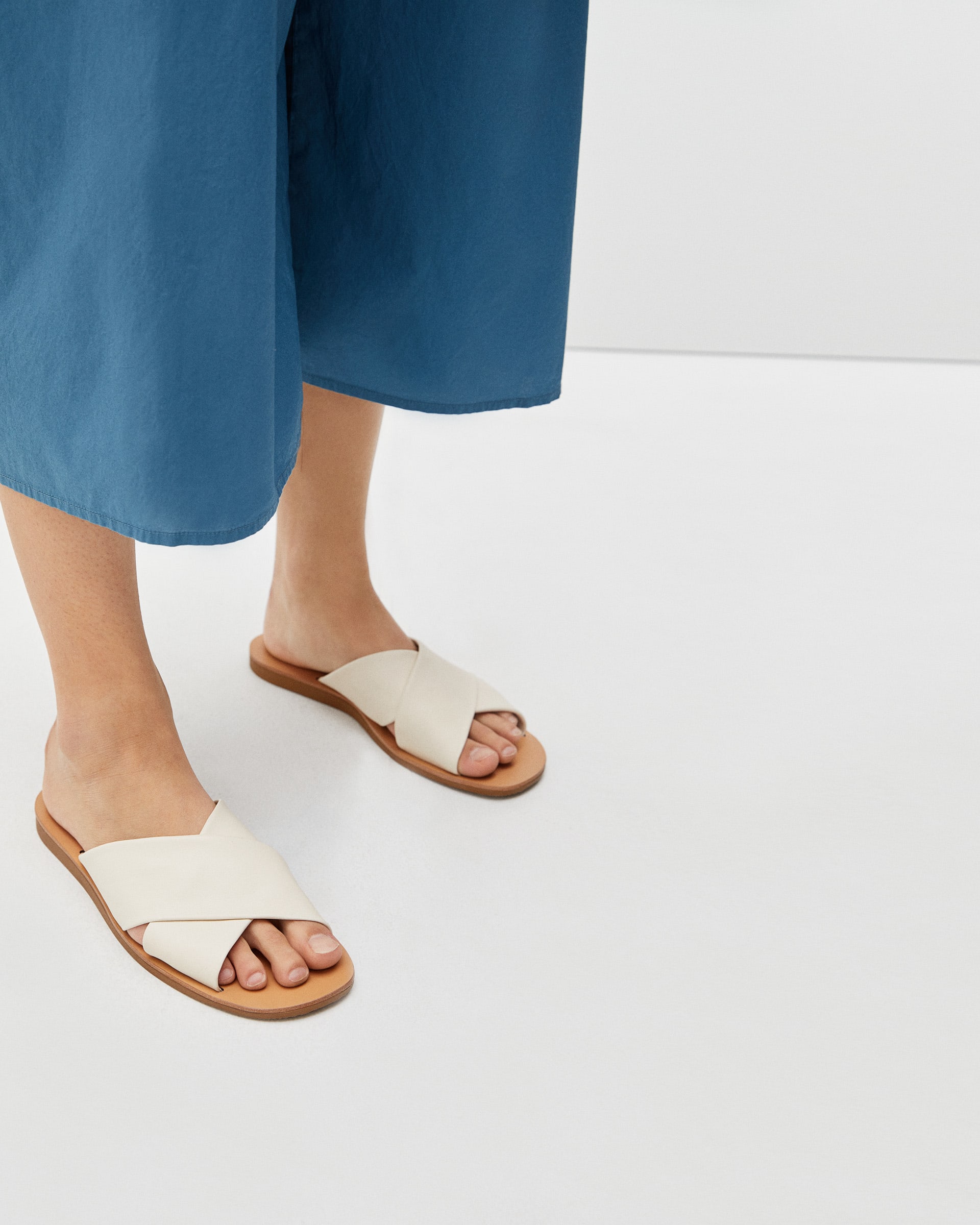 The Day Crossover Sandal Cream – Everlane