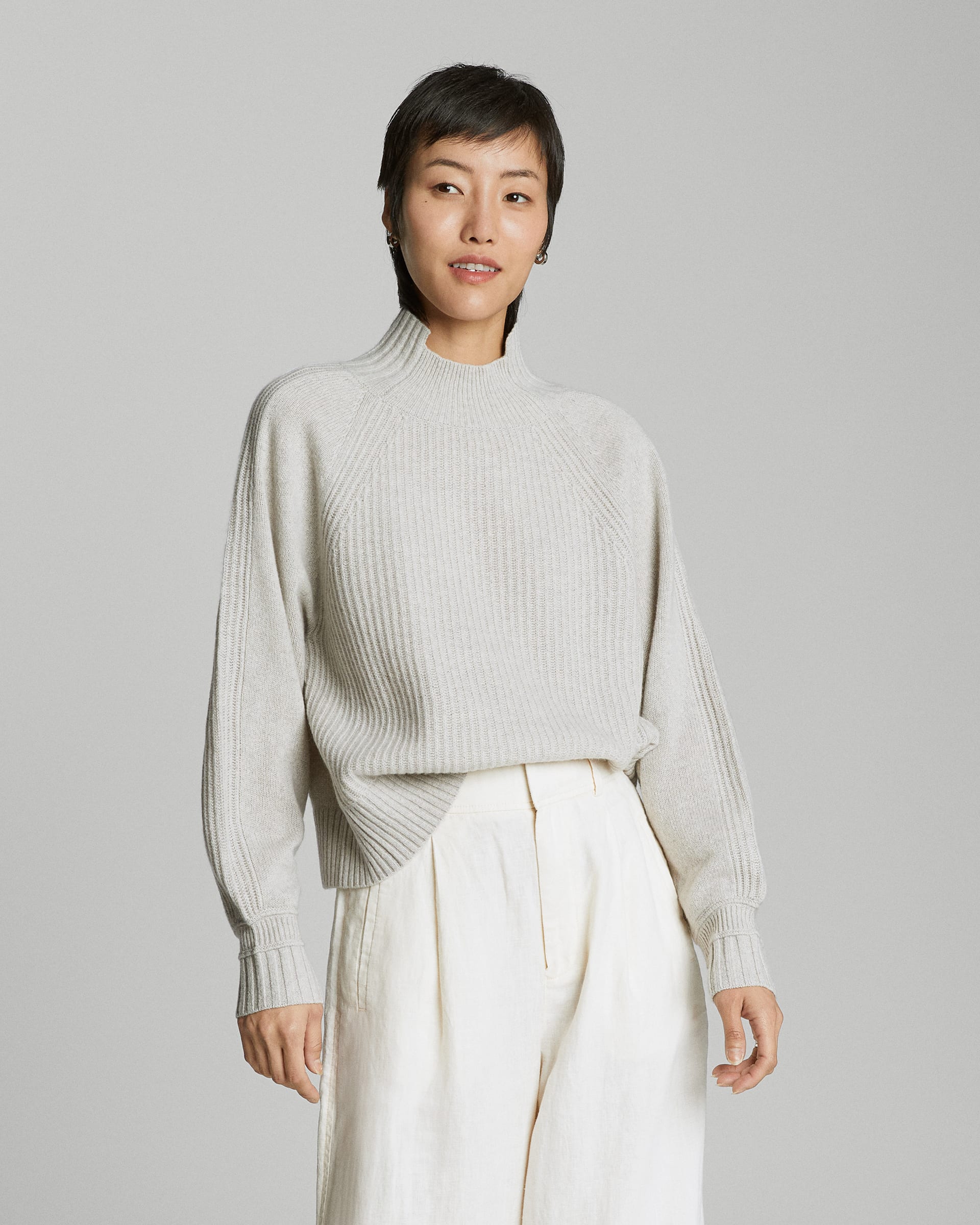 The Cashmere Ribbed Turtleneck Pale Heathered Grey – Everlane