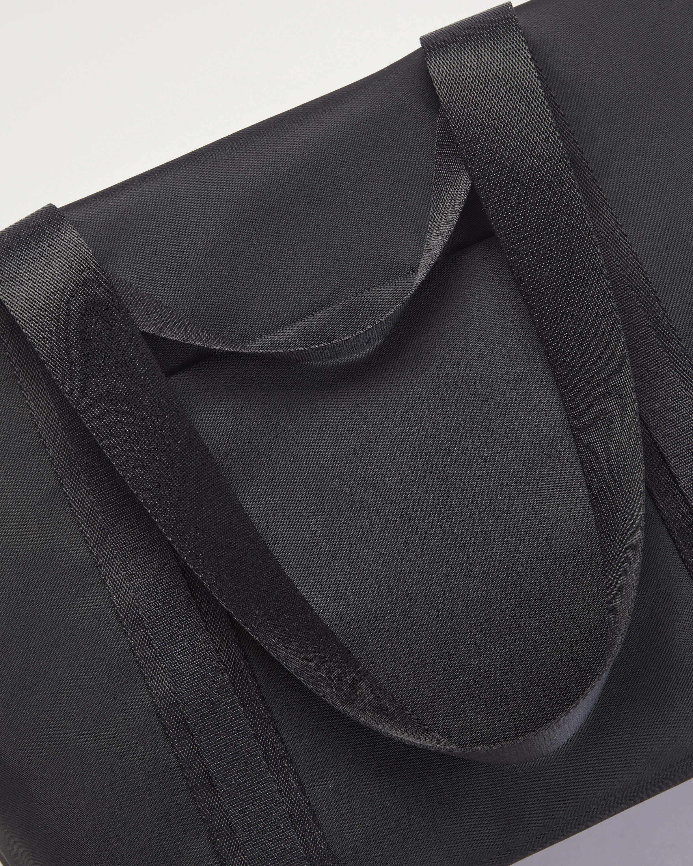 The Recycled Nylon Tote Black – Everlane