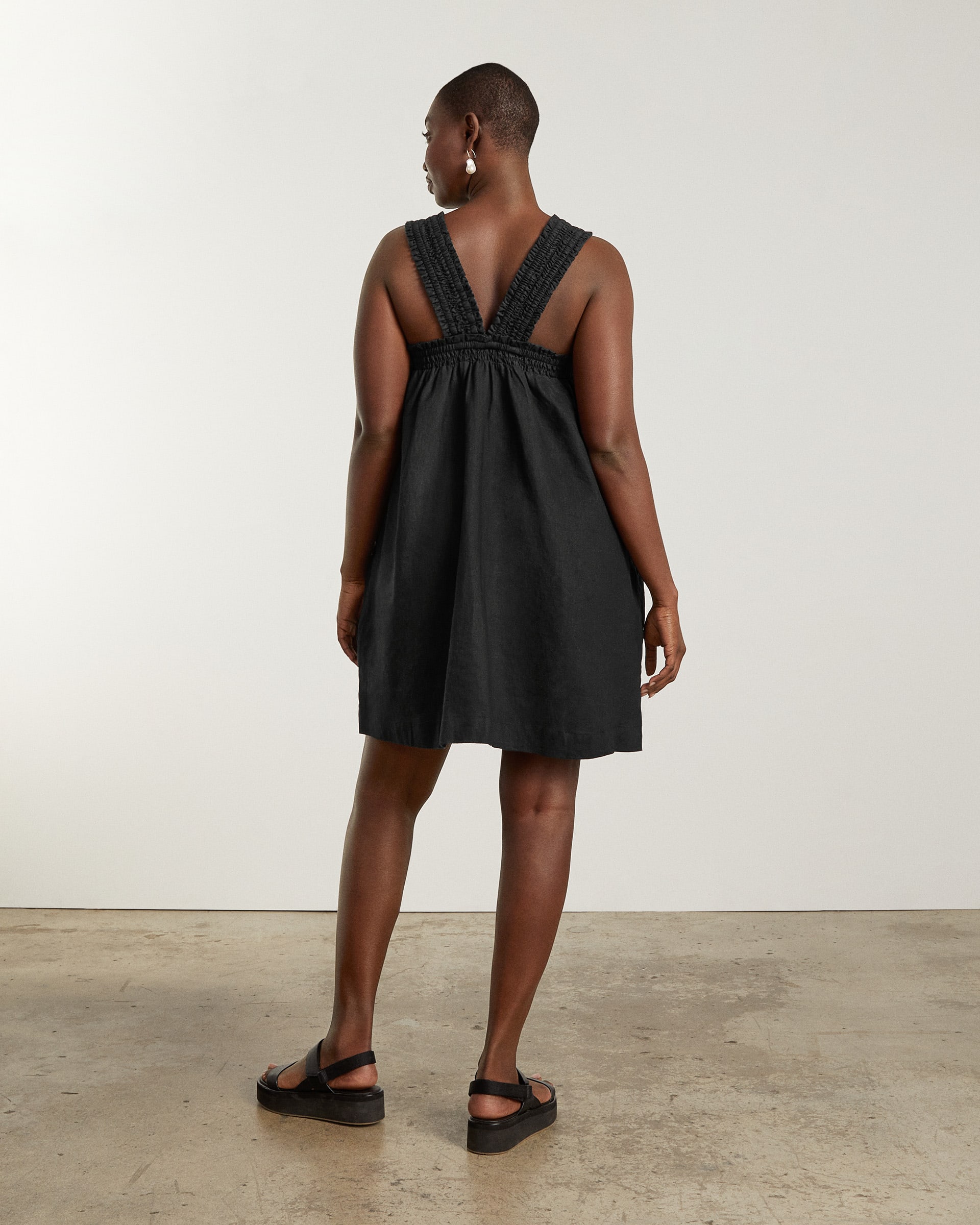 The Smocked Linen Dress Black – Everlane