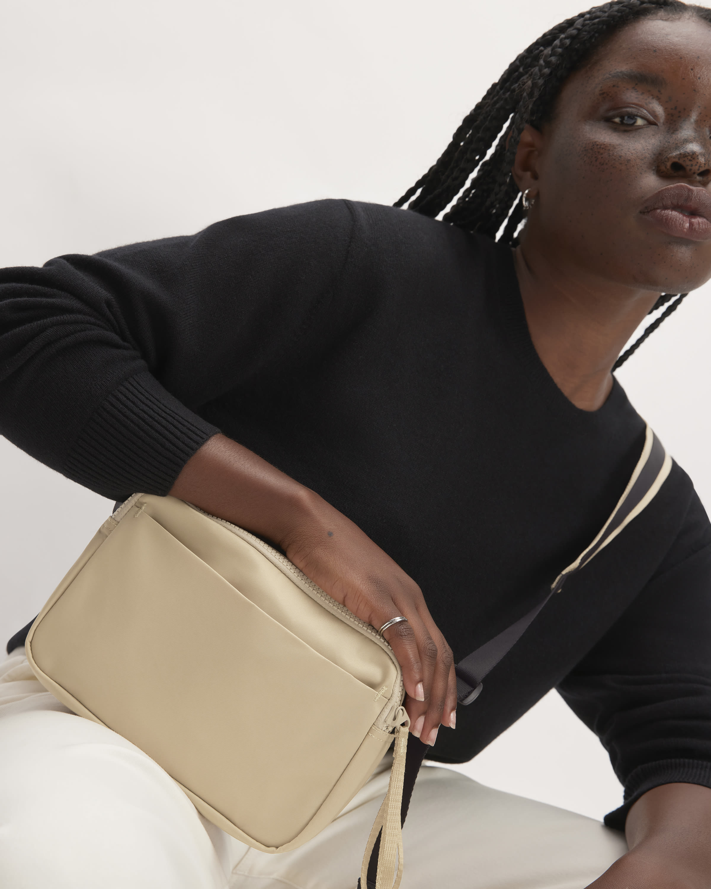 The Recycled Nylon Camera Bag Khaki – Everlane