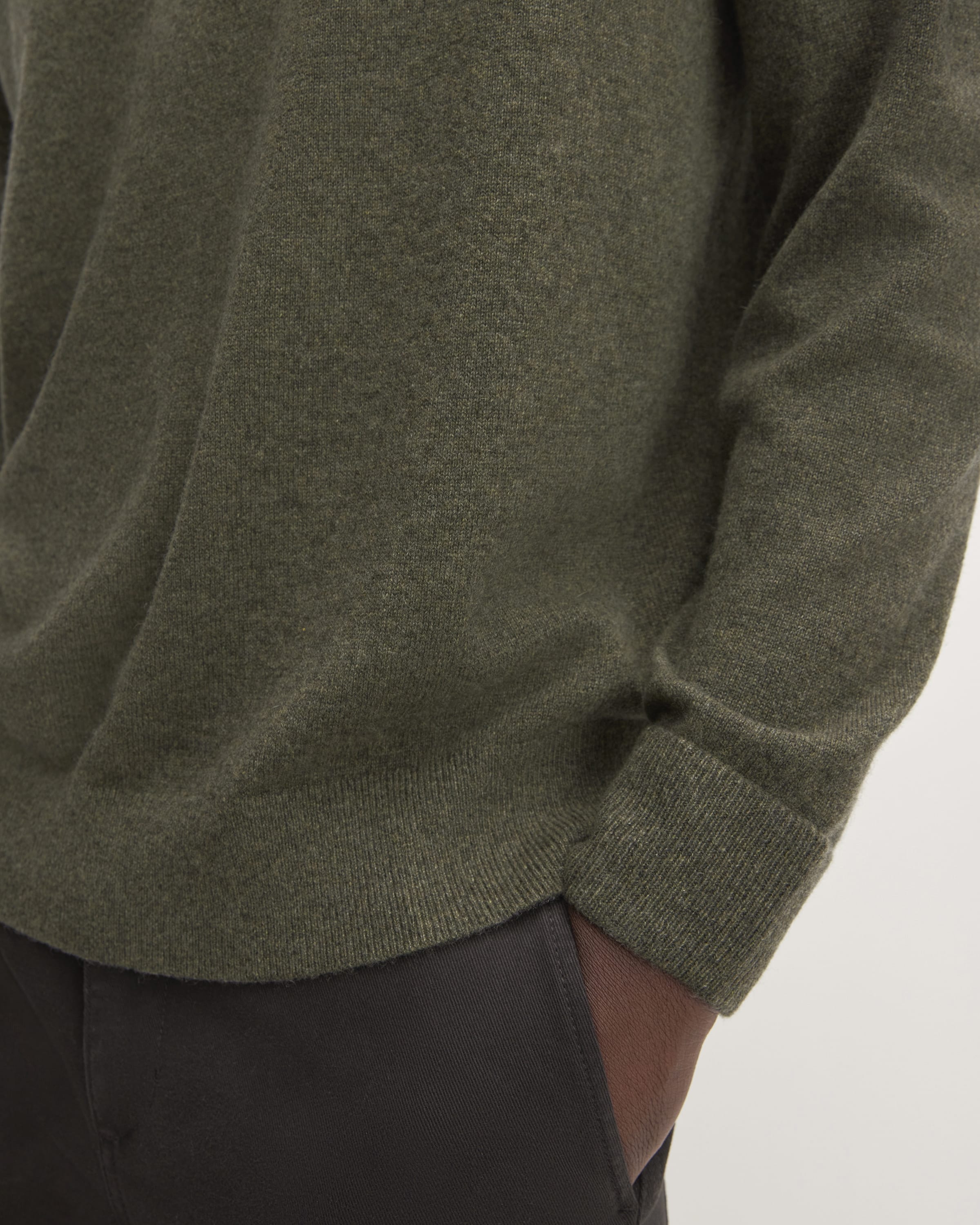 The Grade-A Cashmere Crew Heather Army Green – Everlane
