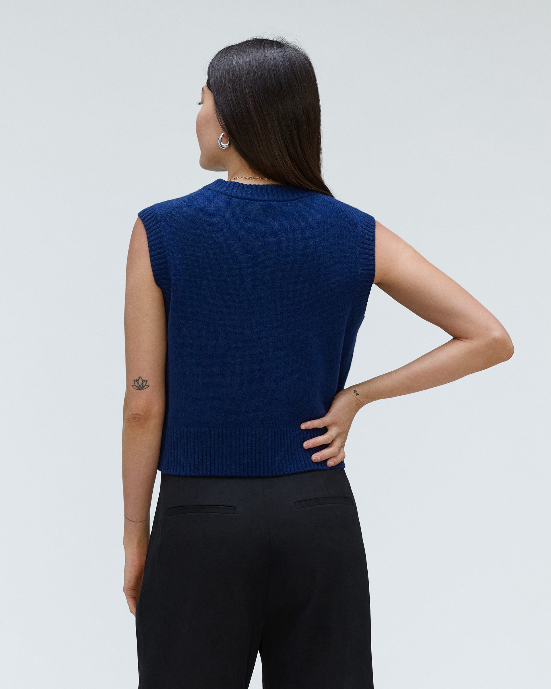 The Cashmere Vest Bright Navy – Everlane