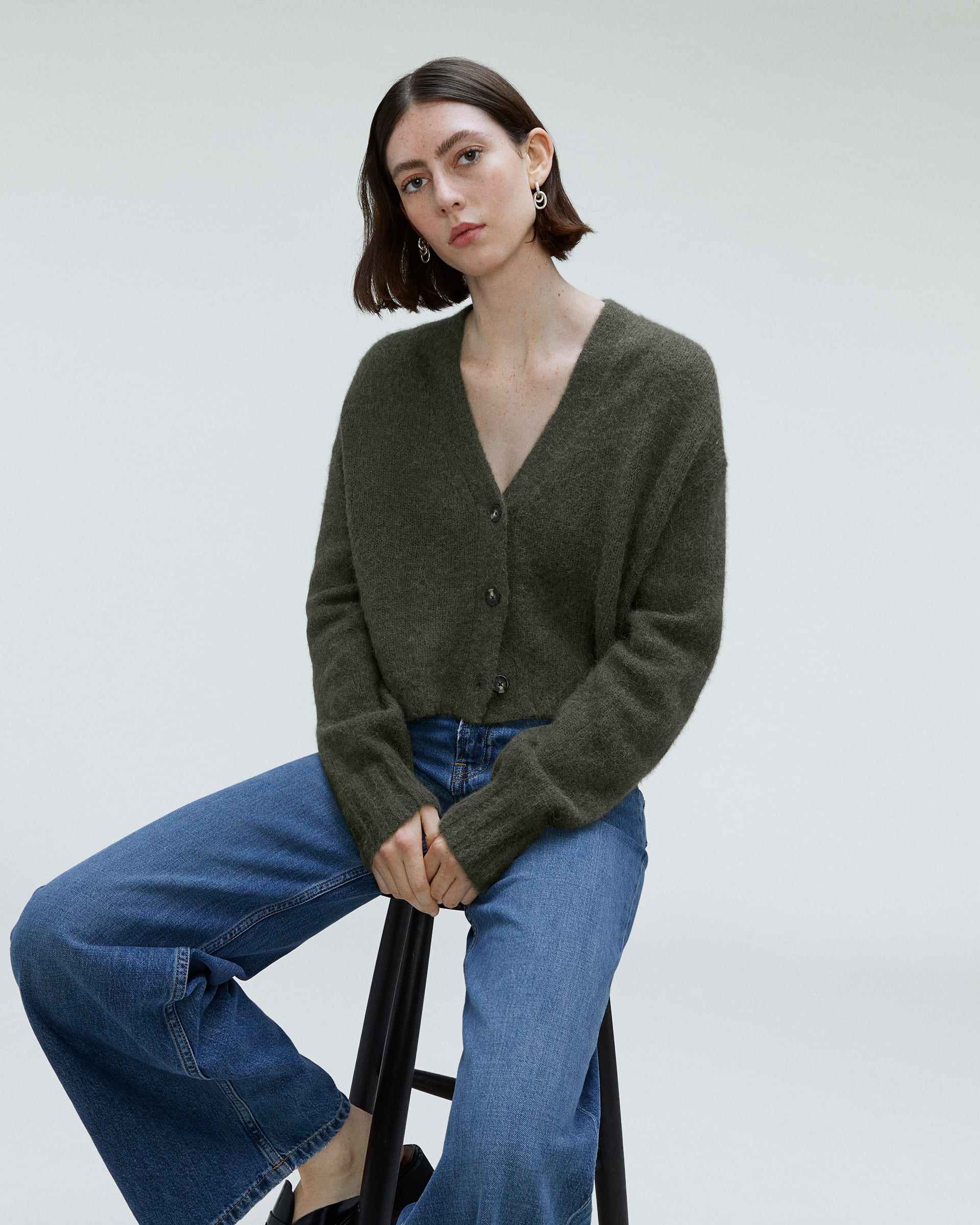 The Alpaca V-Neck Cropped Cardigan Kambaba – Everlane