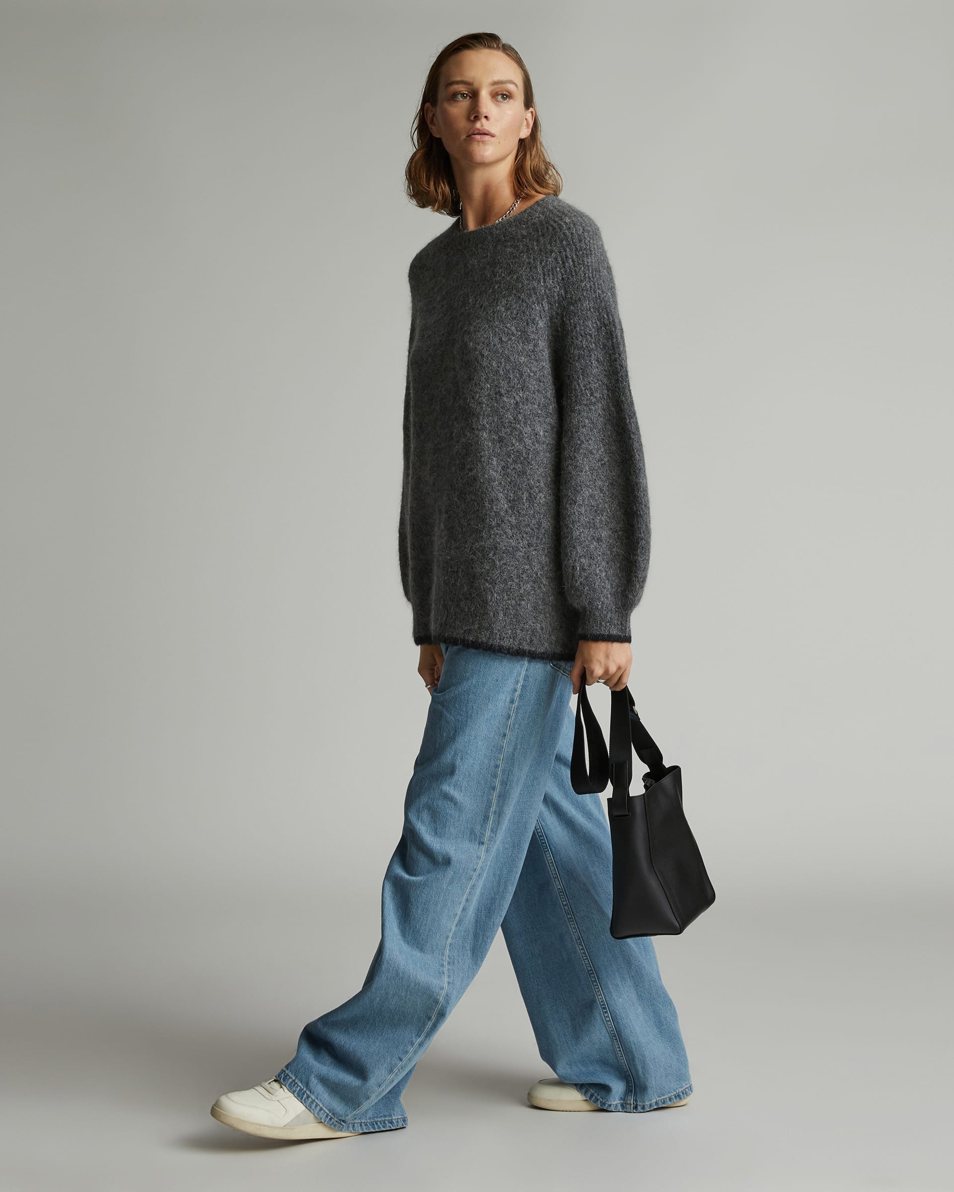 The SuperFuzz Alpaca Oversized Crew Heathered Charcoal – Everlane